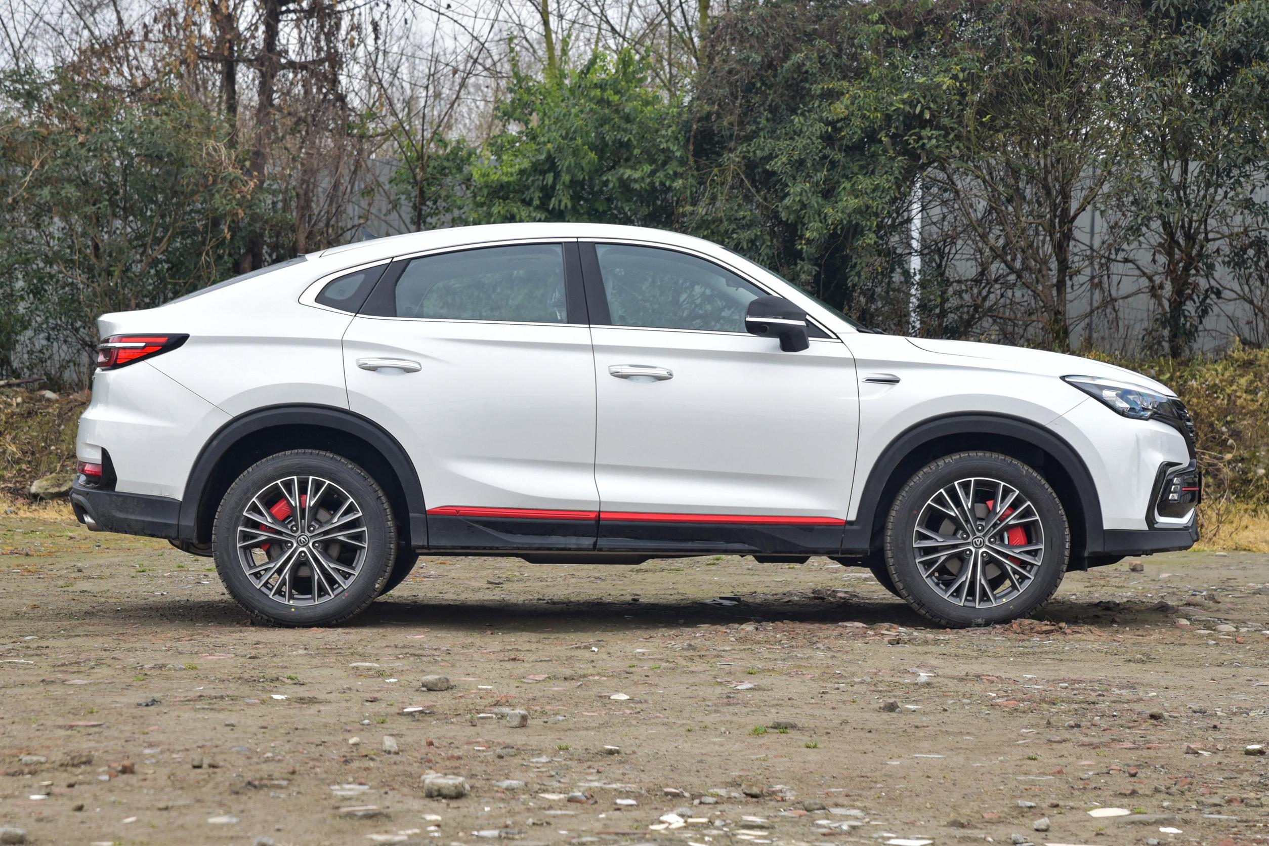 长安CS85 COUPE 2023款 2.0T 自动豪华型图片_长安_7/62张图片_汽车外观图库_懂车帝