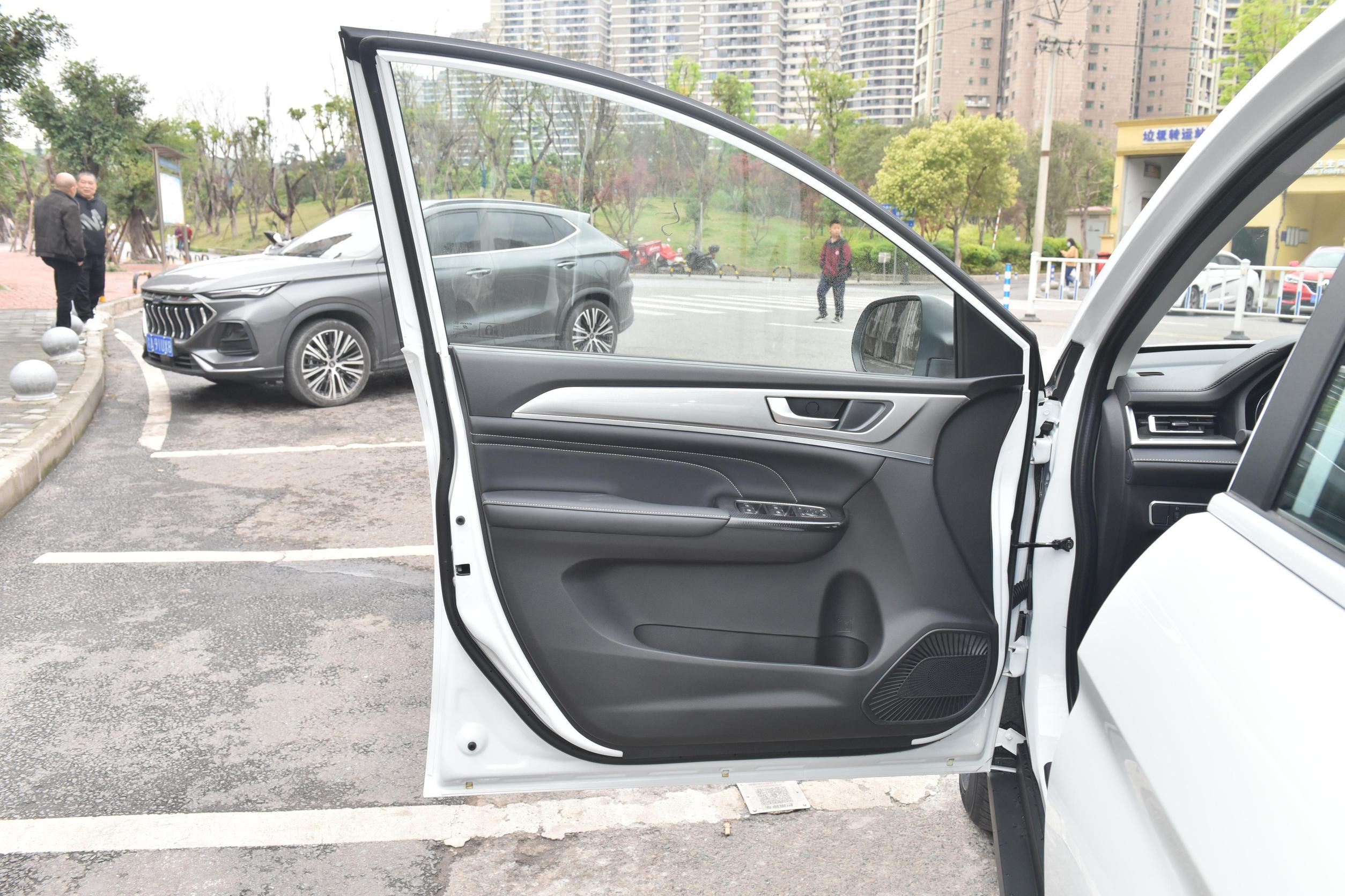 哈弗M6 2023款 PLUS 1.5T 手动豪华智联型图片_哈弗_1/45张图片_汽车空间图库_懂车帝