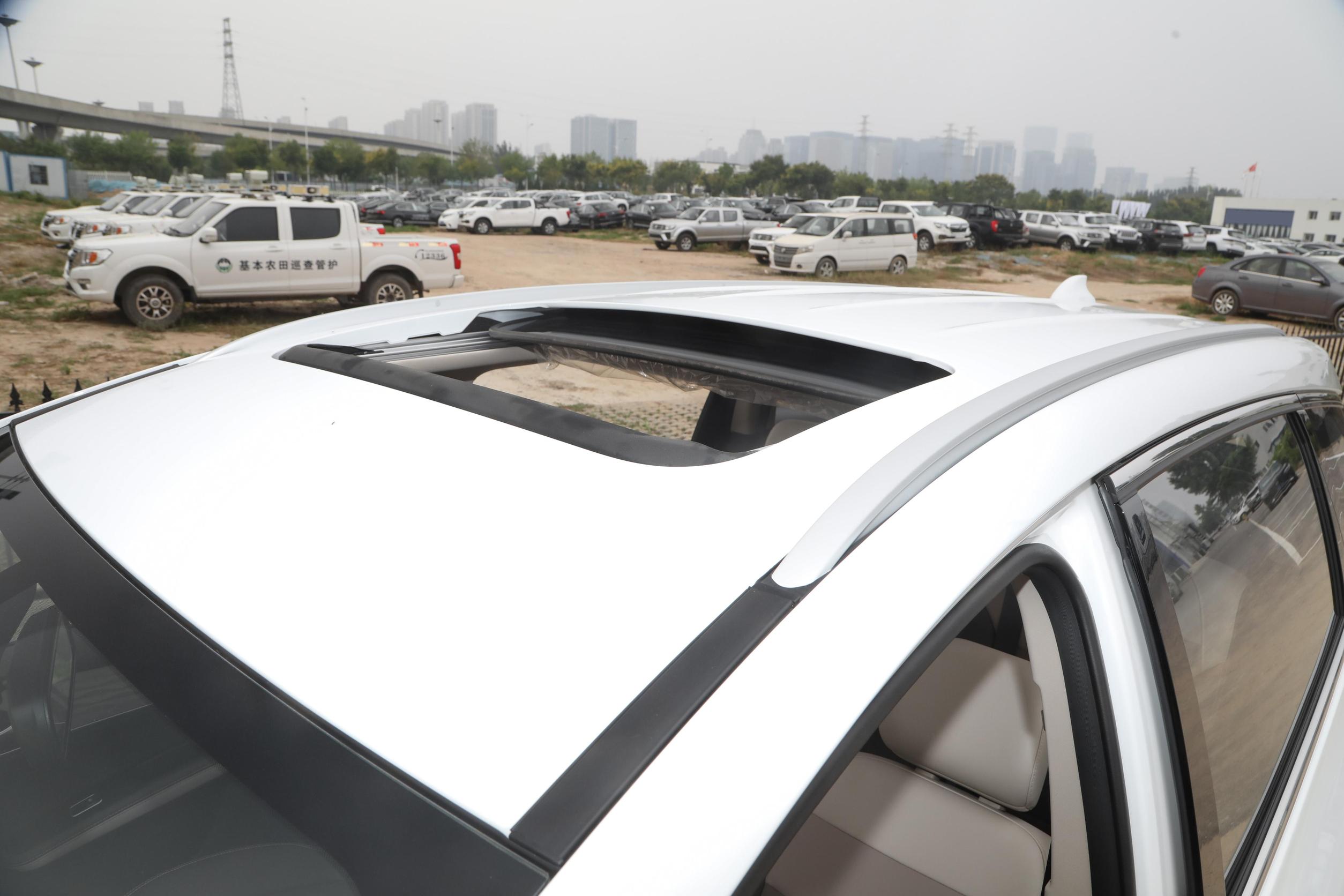 宋MAX DM-i 2022款 DM-i 105KM 尊荣型图片_比亚迪_49/58张图片_汽车外观图库_懂车帝