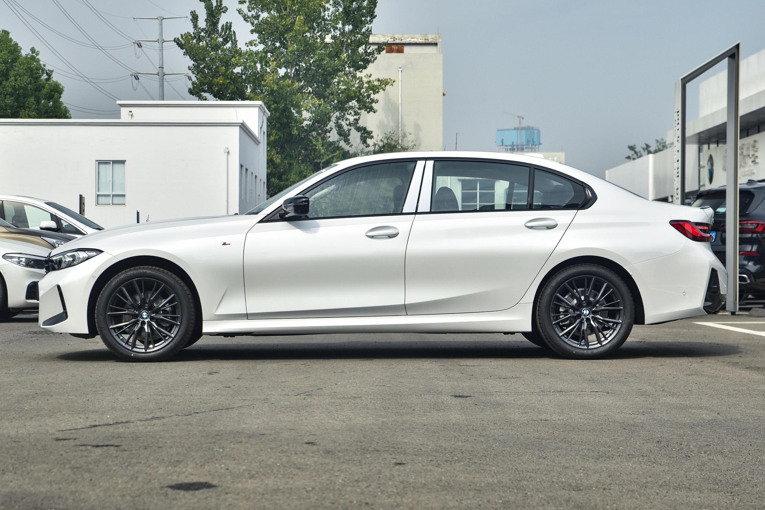 宝马3系 2023款 325Li M运动曜夜套装图片_宝马_1/71张图片_汽车外观图库_懂车帝