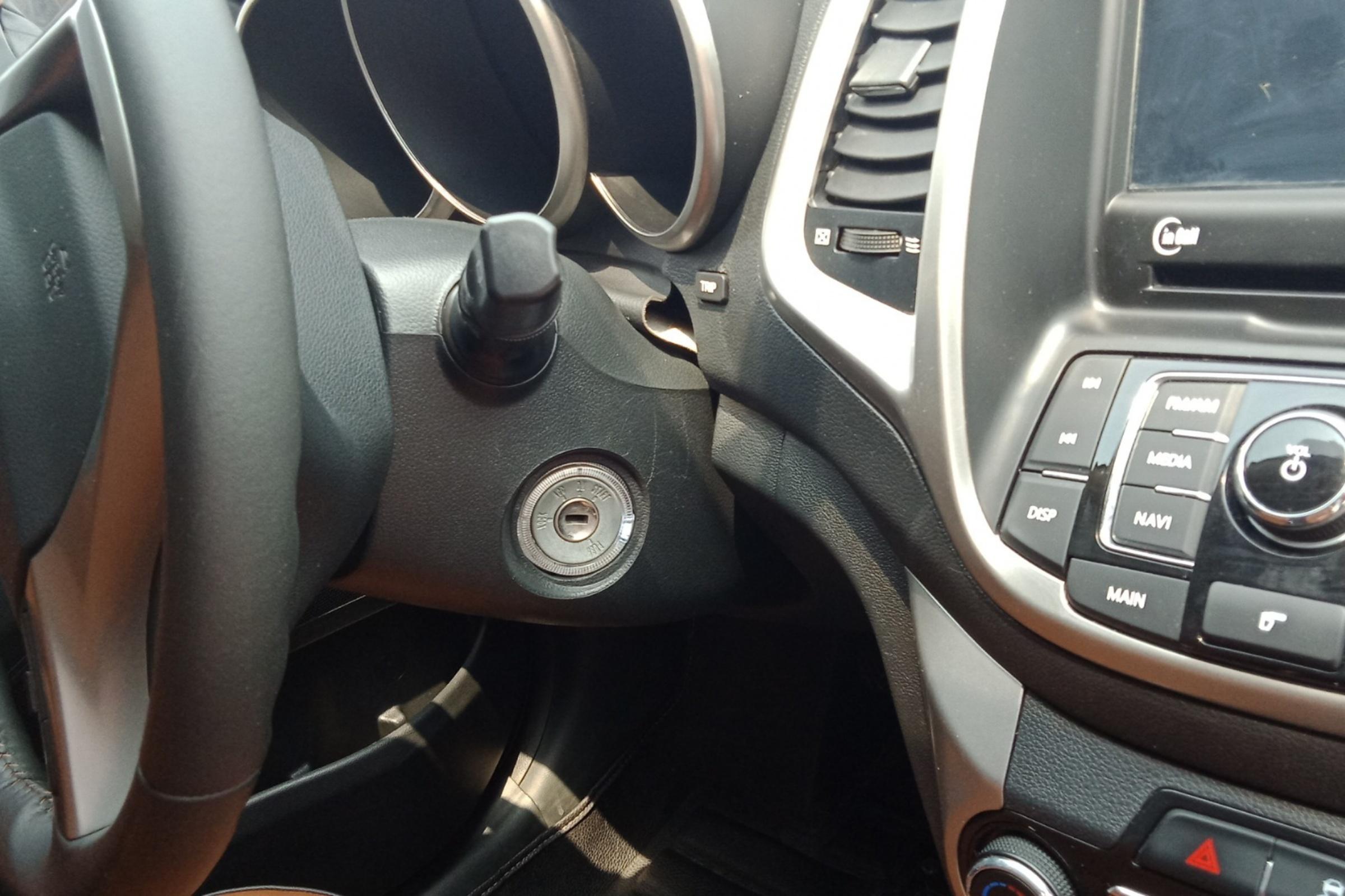 逸动XT 2016款 1.6L 手动汽车之家定制版 国V图片_长安_6/8张图片_汽车内饰图库_懂车帝