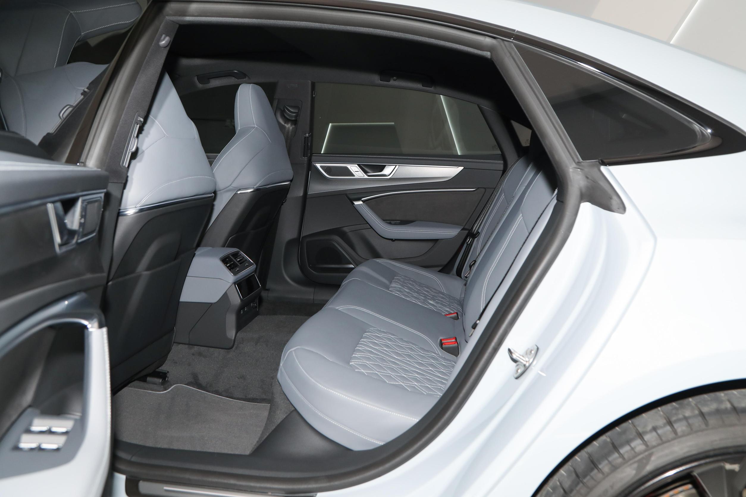 奥迪A7L 2024款 55TFSI quattro RS竞速套件版图片_奥迪_9/53张图片_汽车空间图库_懂车帝