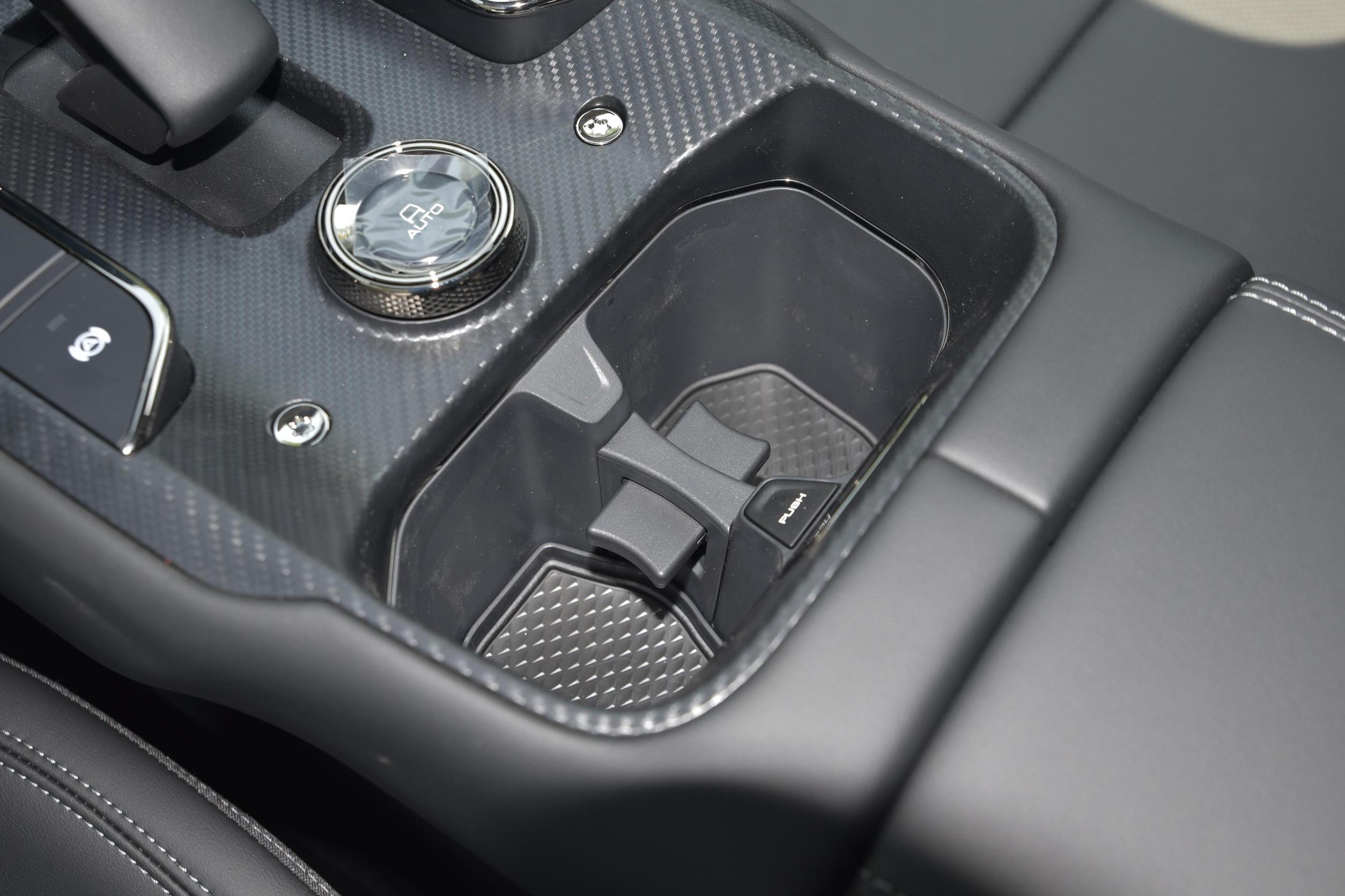 哈弗二代大狗 2023款 2.0T 两驱潮野版图片_哈弗_29/60张图片_汽车空间图库_懂车帝