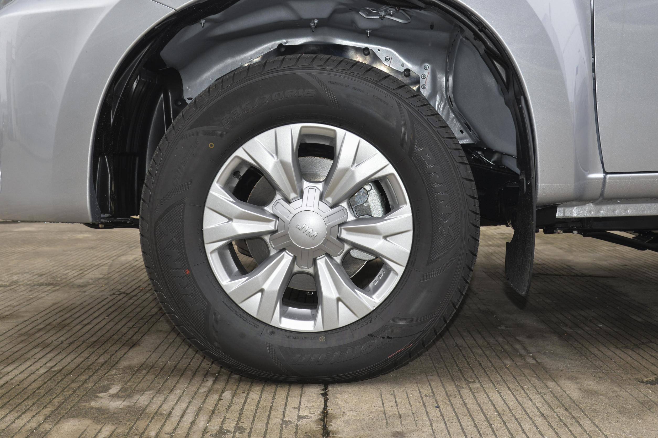 瑞迈 2023款 2.5T 四驱柴油驰迈标轴版JE4D25Q6BL图片_五十铃_5/62张图片_汽车外观图库_懂车帝