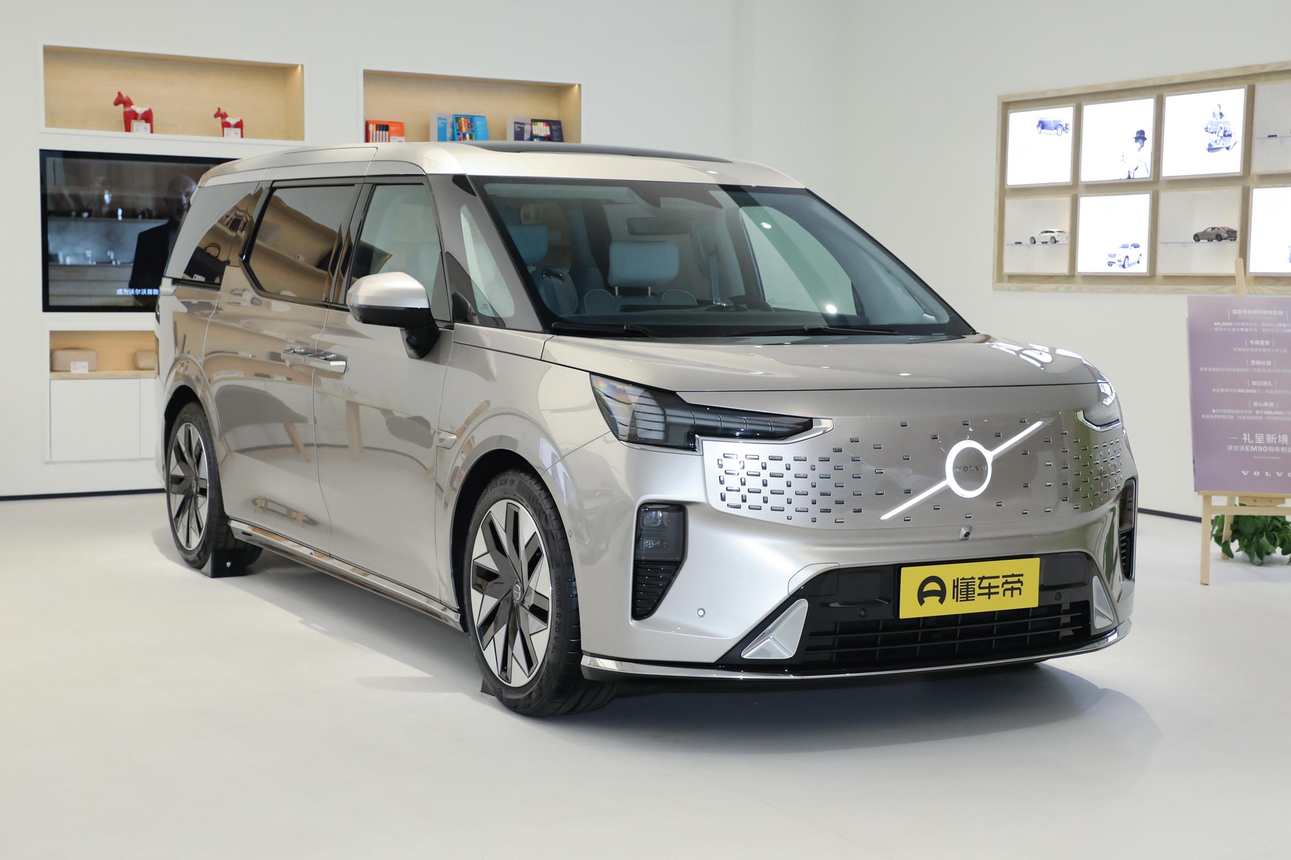 沃尔沃EM90 2025款 Ultra 六座图片_沃尔沃_21/121张图片_汽车外观图库_懂车帝