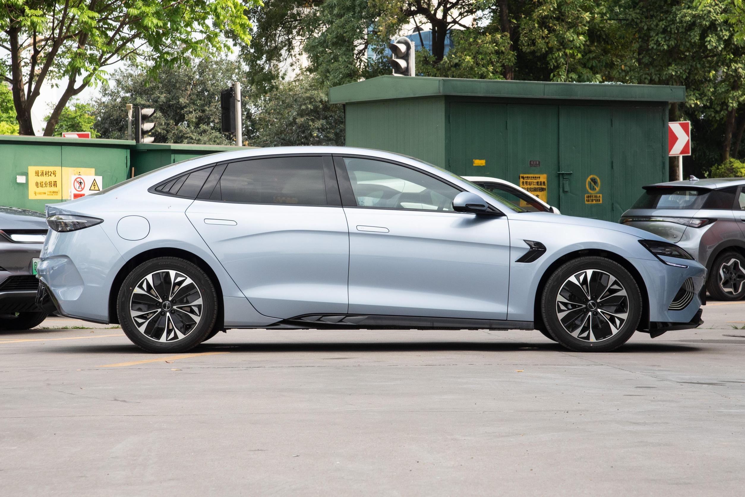 海豹 2023款 700KM 冠军版 尊贵型图片_比亚迪_1/114张图片_汽车外观图库_懂车帝