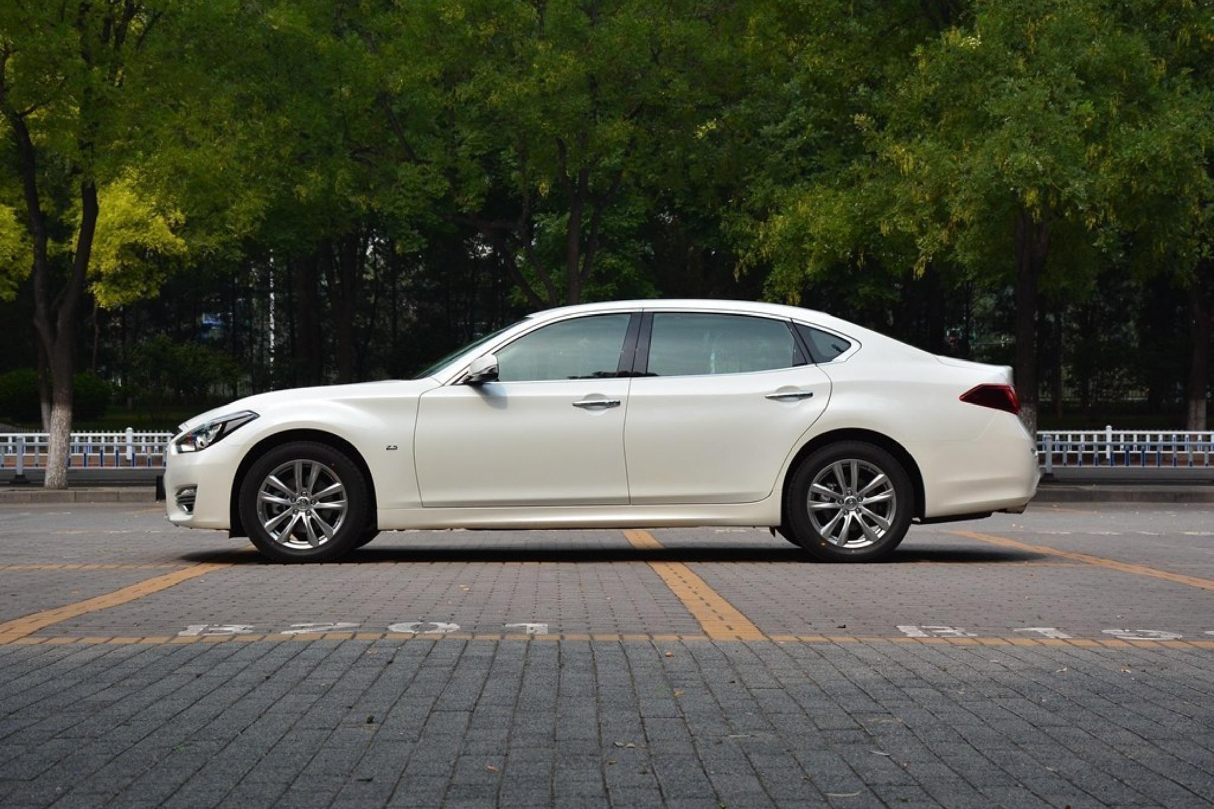 英菲尼迪Q70 2017款 Q70L 2.5L 精英版图片_英菲尼迪_2/64张图片_汽车外观图库_懂车帝