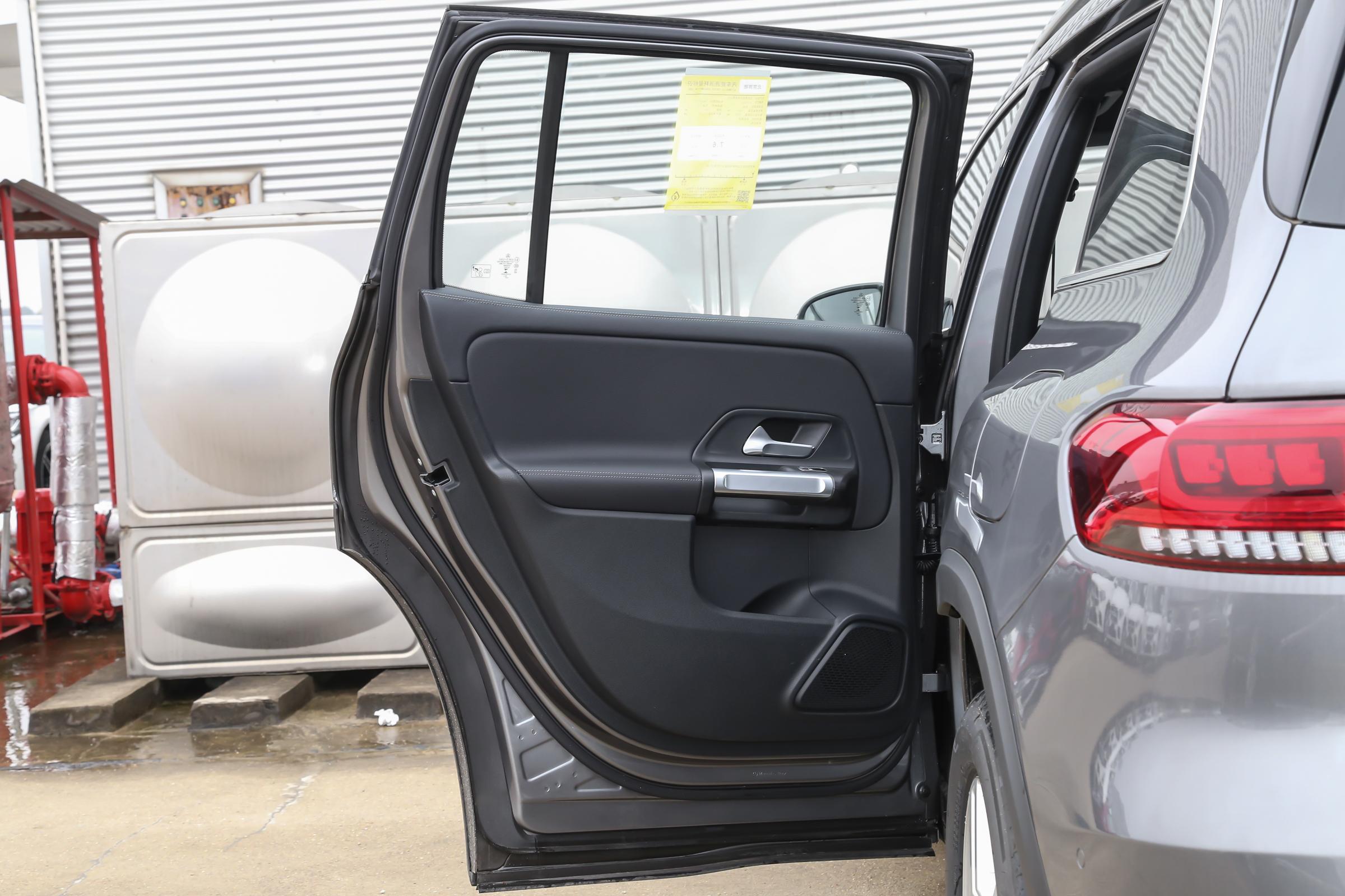 奔驰GLB 2021款 GLB 200 动感型图片_奔驰_36/121张图片_汽车空间图库_懂车帝