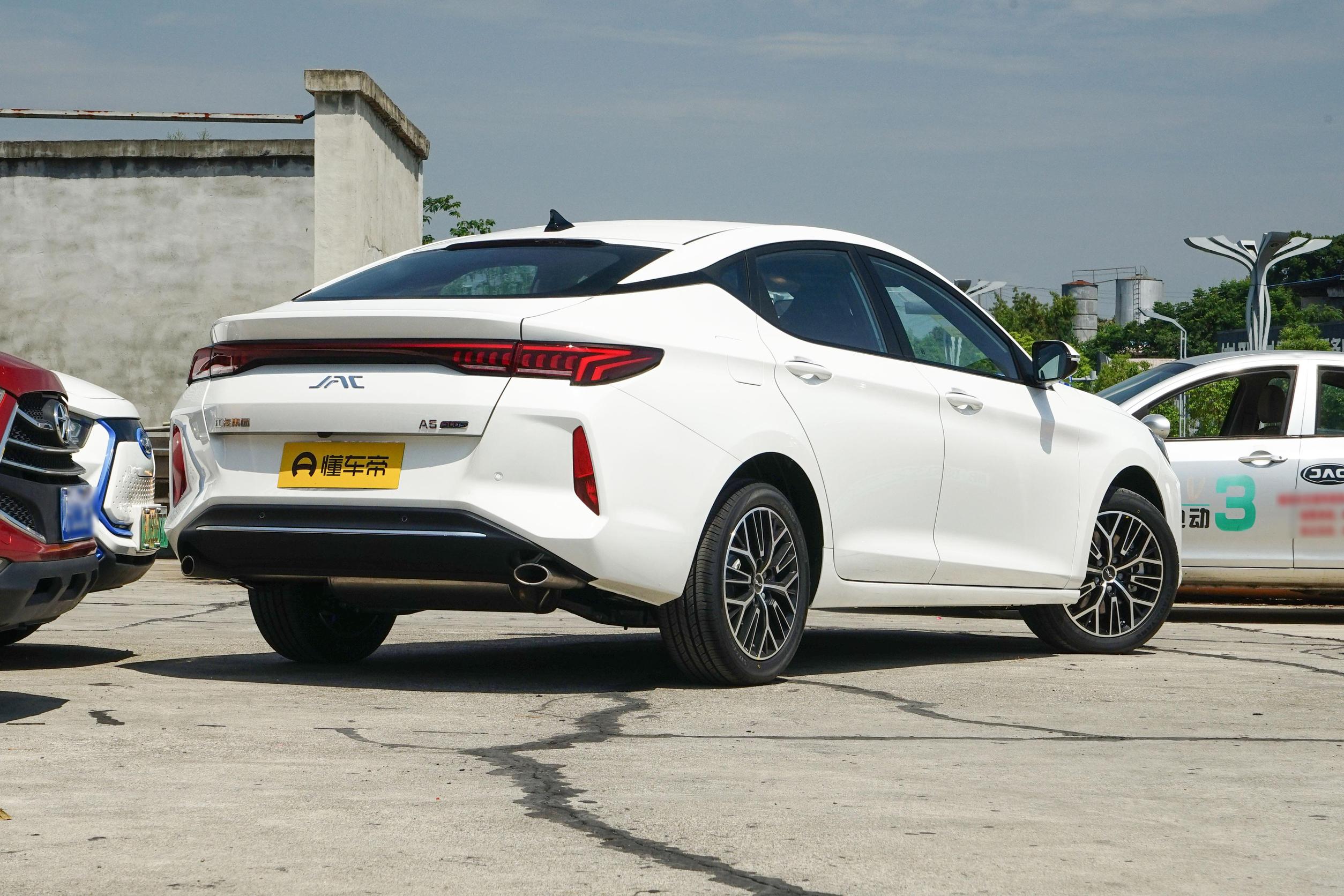 江淮A5 PLUS 2023款 1.5T CVT舒适版图片_江淮汽车_2/52张图片_汽车外观图库_懂车帝