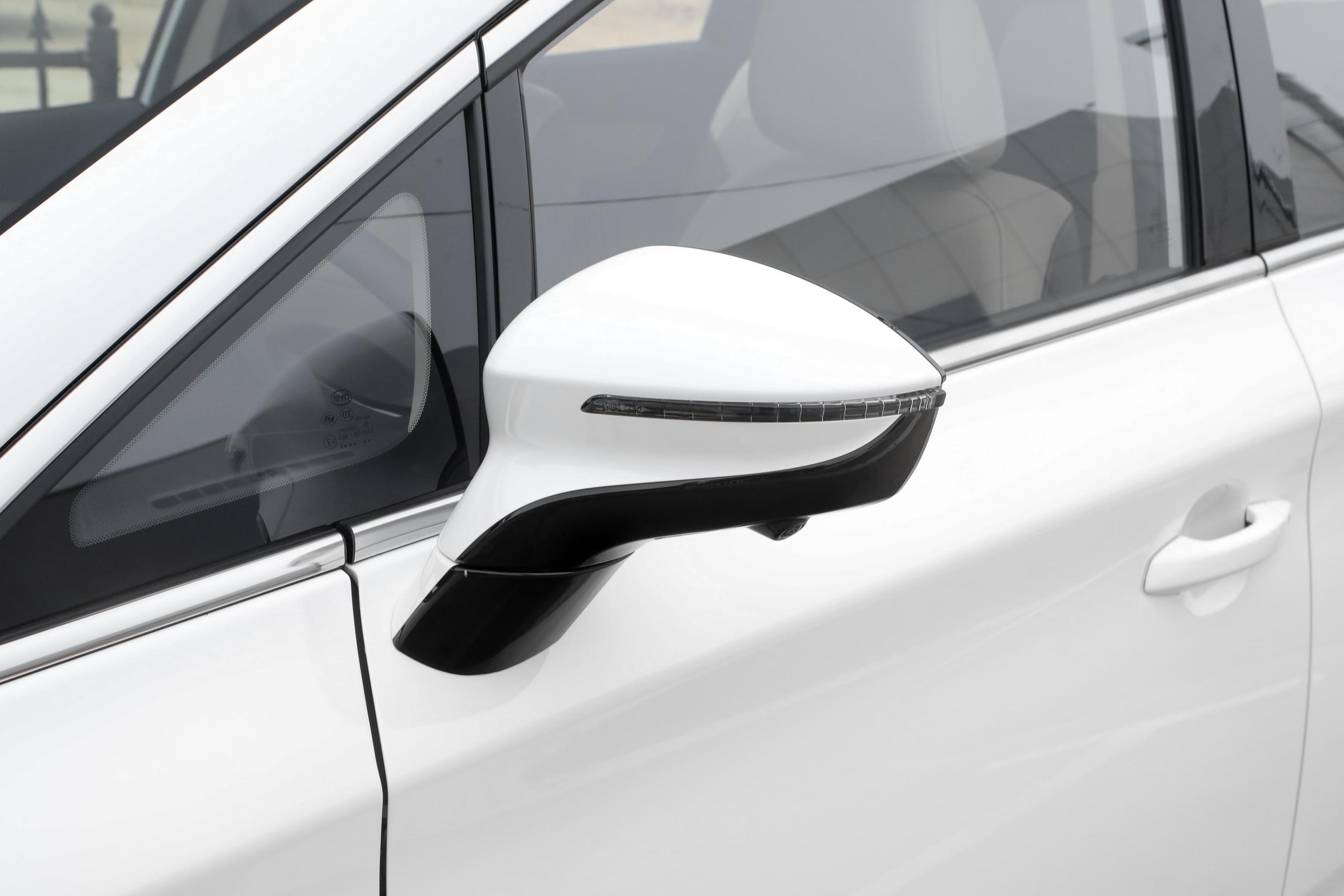 宋MAX DM-i 2022款 DM-i 105KM 尊荣型图片_比亚迪_4/58张图片_汽车外观图库_懂车帝