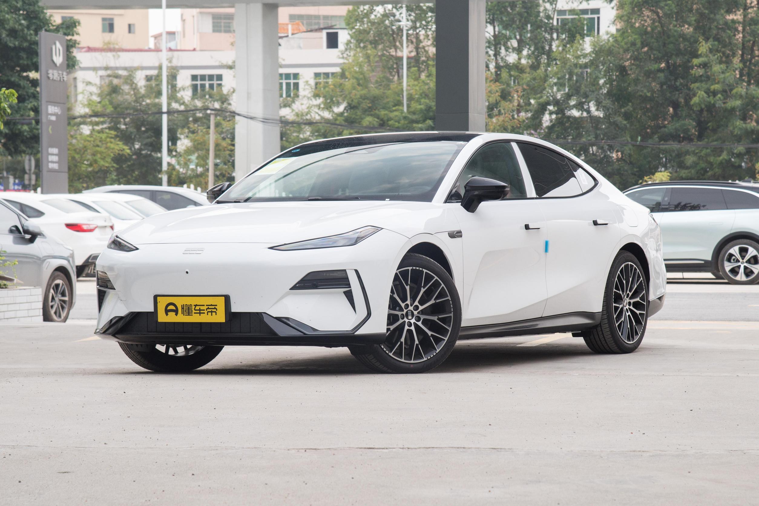 银河E8 2024款 620km 星舰 性能版图片_吉利银河_1/57张图片_汽车外观图库_懂车帝