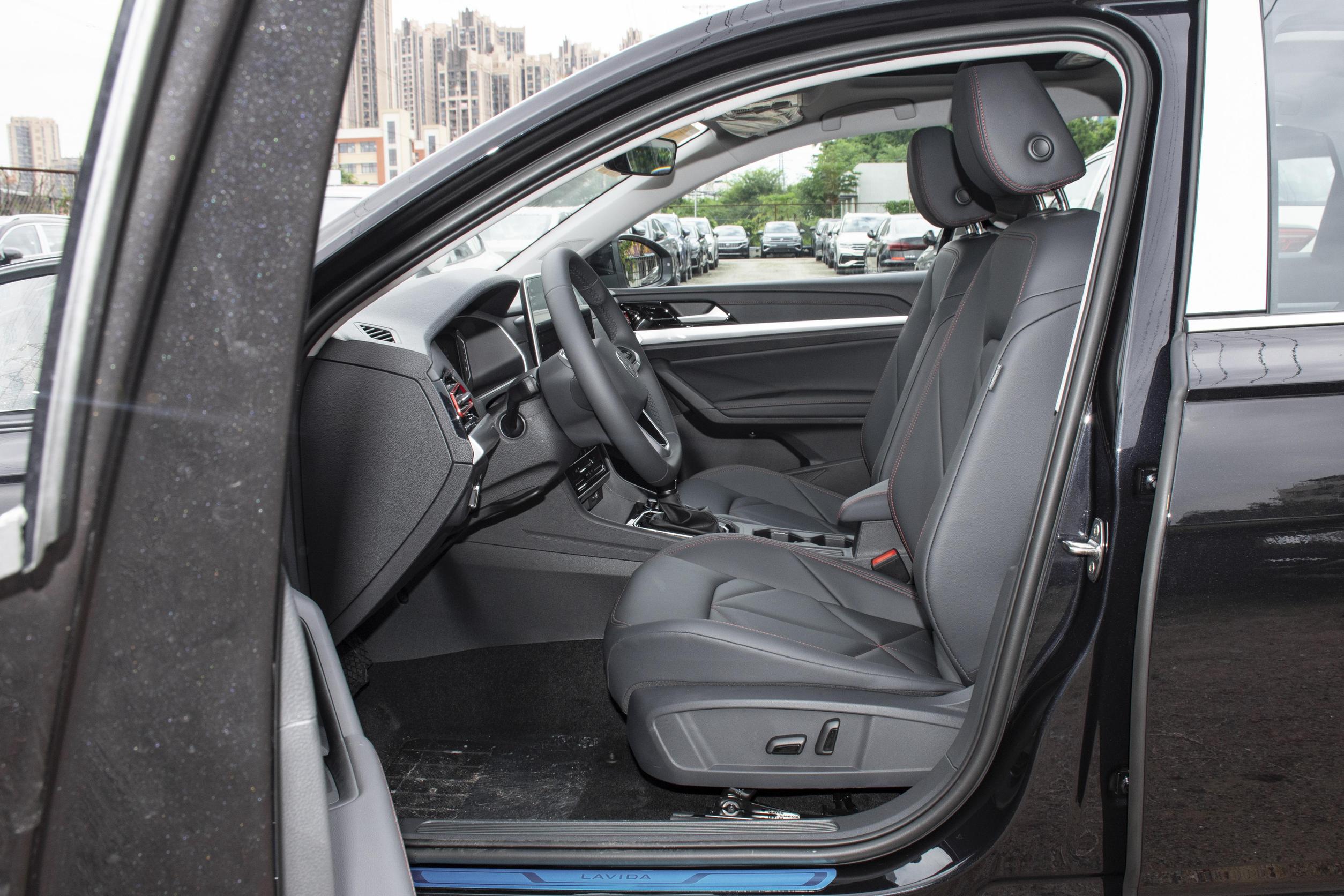 朗逸 2024款 300TSI DSG星空领先版图片_大众_4/87张图片_汽车空间图库_懂车帝