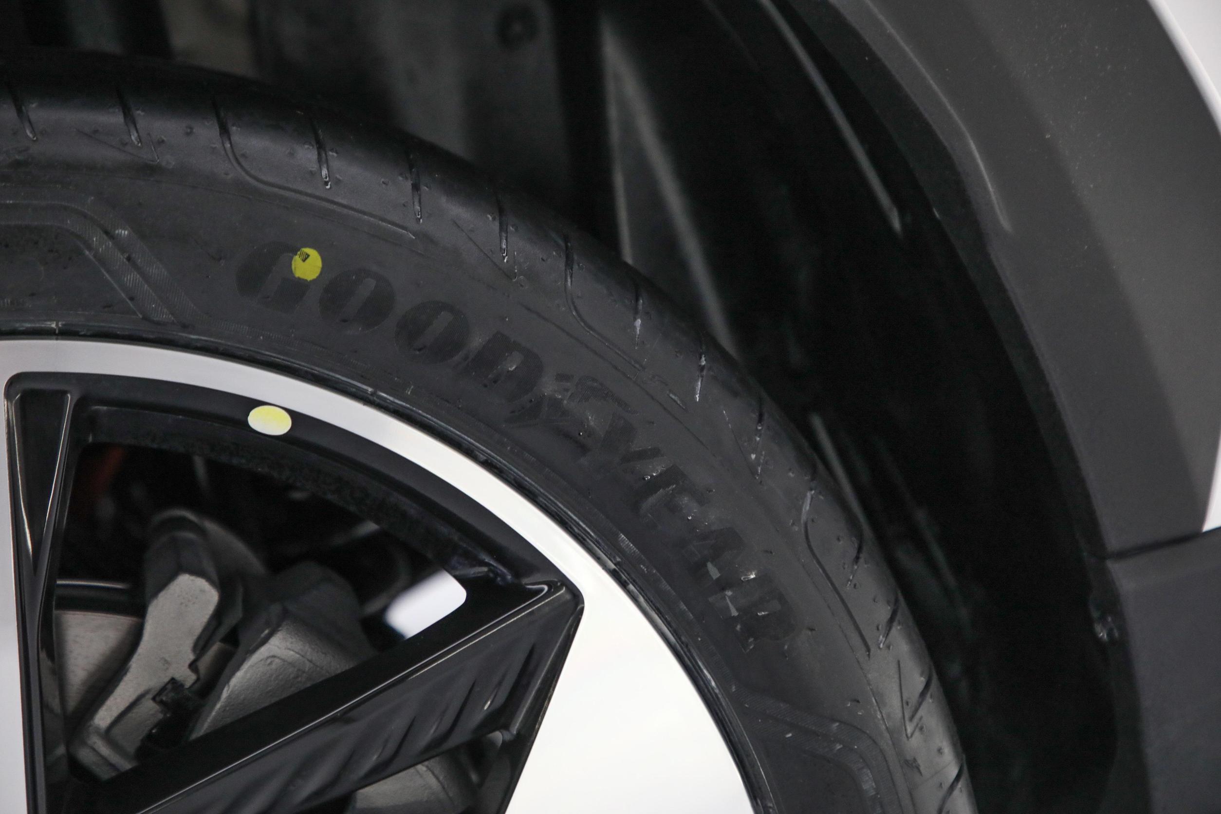 银河L7 2023款 1.5T DHT 115km 星舰图片_吉利银河_1/267张图片_汽车外观图库_懂车帝