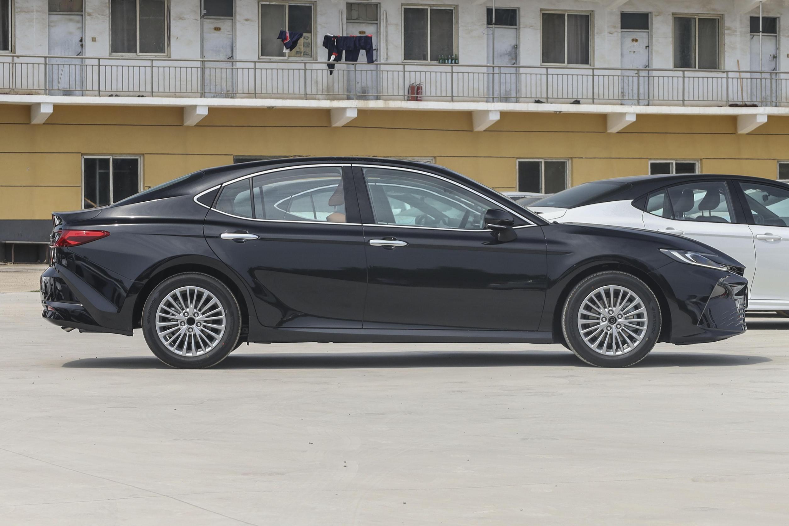 凯美瑞 2024款 2.0GVP 豪华版图片_丰田_1/207张图片_汽车外观图库_懂车帝