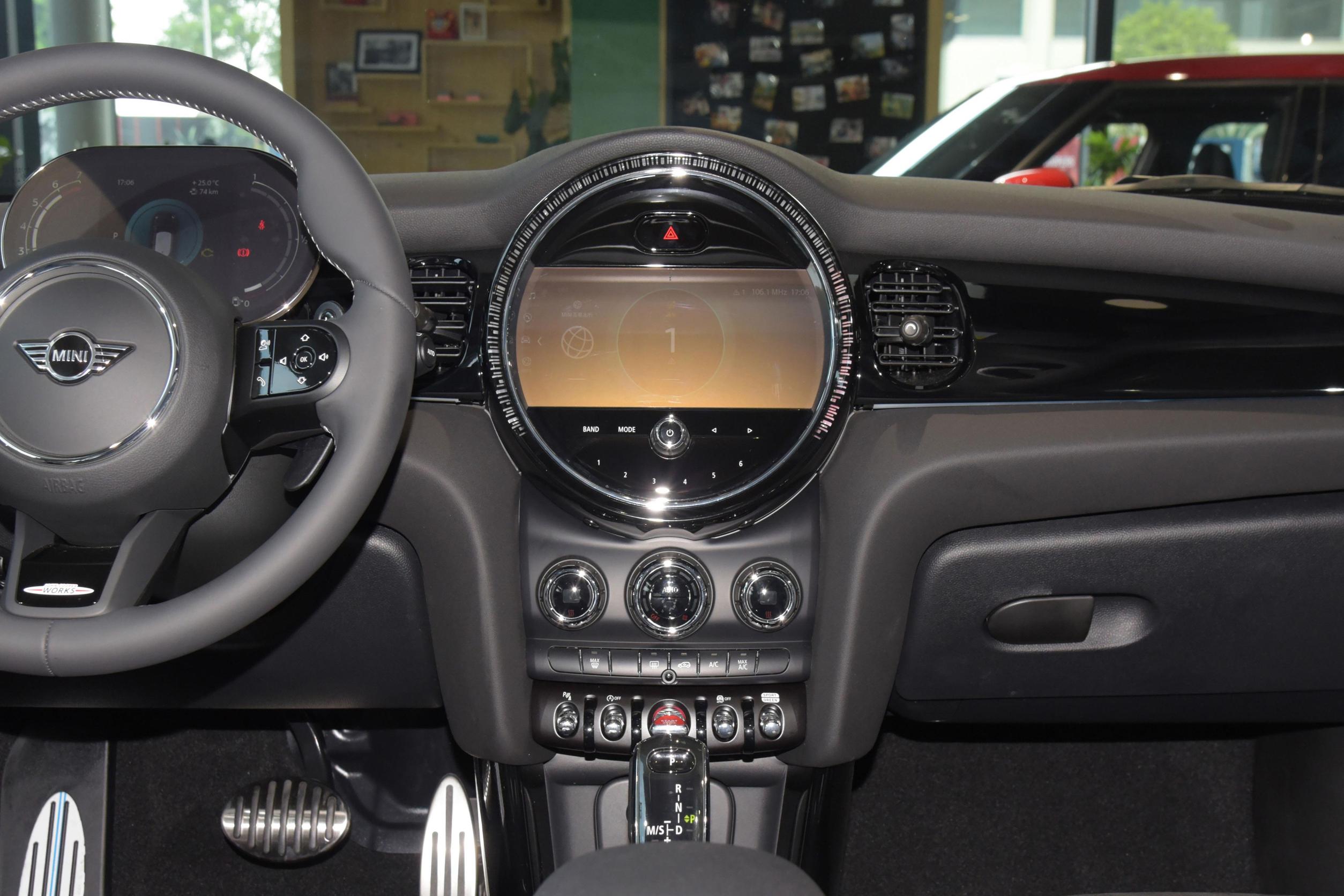 MINI 2023款 2.0T COOPER S 赛车手图片_MINI_12/81张图片_汽车内饰图库_懂车帝