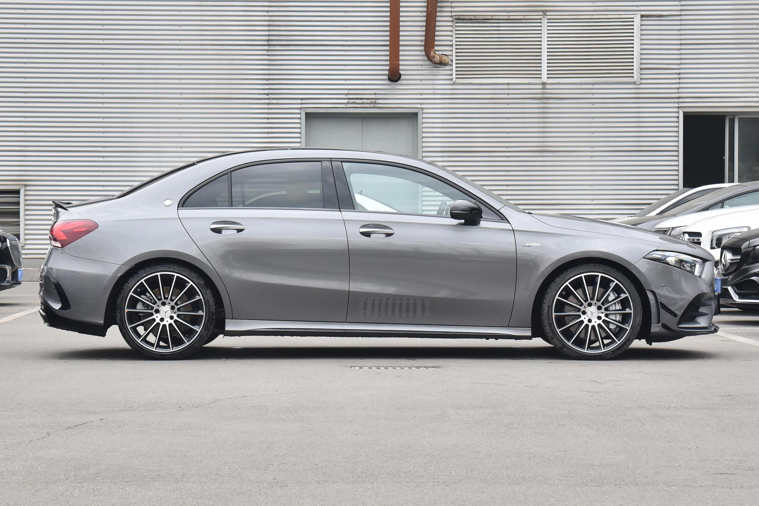 奔驰A级AMG 2023款 AMG A 35 L 4MATIC图片_奔驰_1/151张图片_汽车外观图库_懂车帝