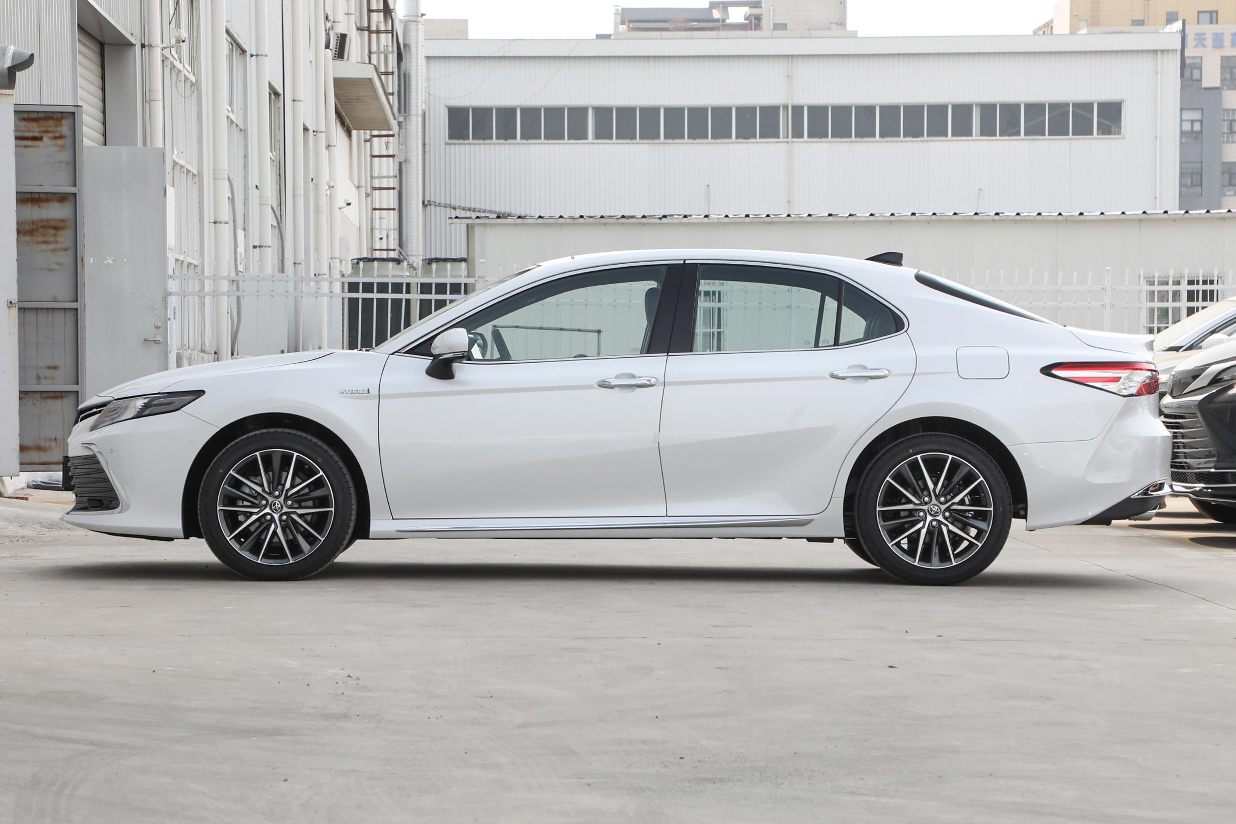 凯美瑞 2023款 双擎 2.5HG 豪华版图片_丰田_5/68张图片_汽车外观图库_懂车帝