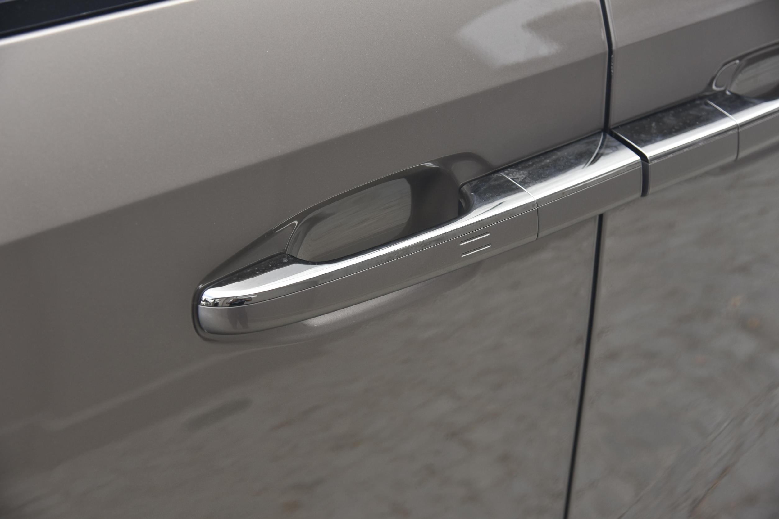 传祺M8 2023款 宗师系列 2.0TM 混动 御尊版图片_广汽传祺_1/39张图片_汽车外观图库_懂车帝