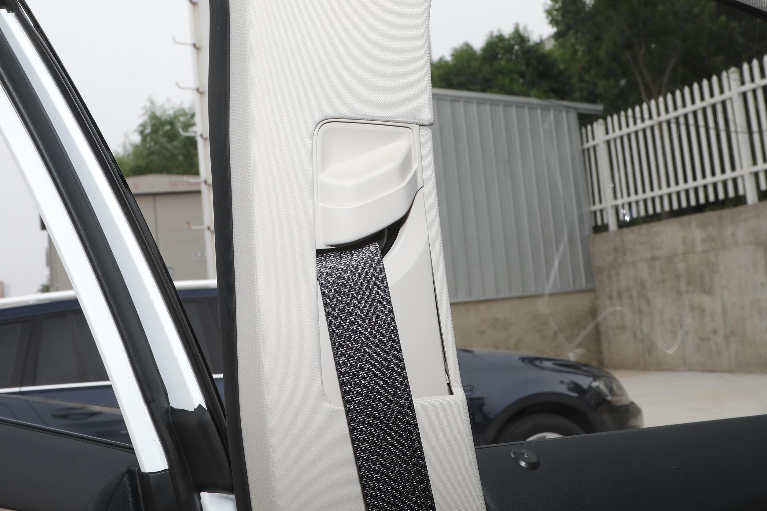 宋MAX DM-i 2022款 DM-i 105KM 尊荣型图片_比亚迪_31/50张图片_汽车空间图库_懂车帝