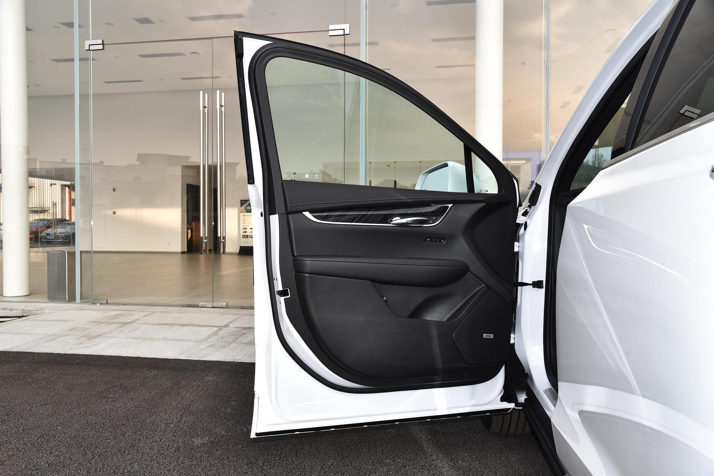 凯迪拉克XT6 2022款 2.0T 120周年限量版 七座四驱豪华型图片_凯迪拉克_29/69张图片_汽车空间图库_懂车帝