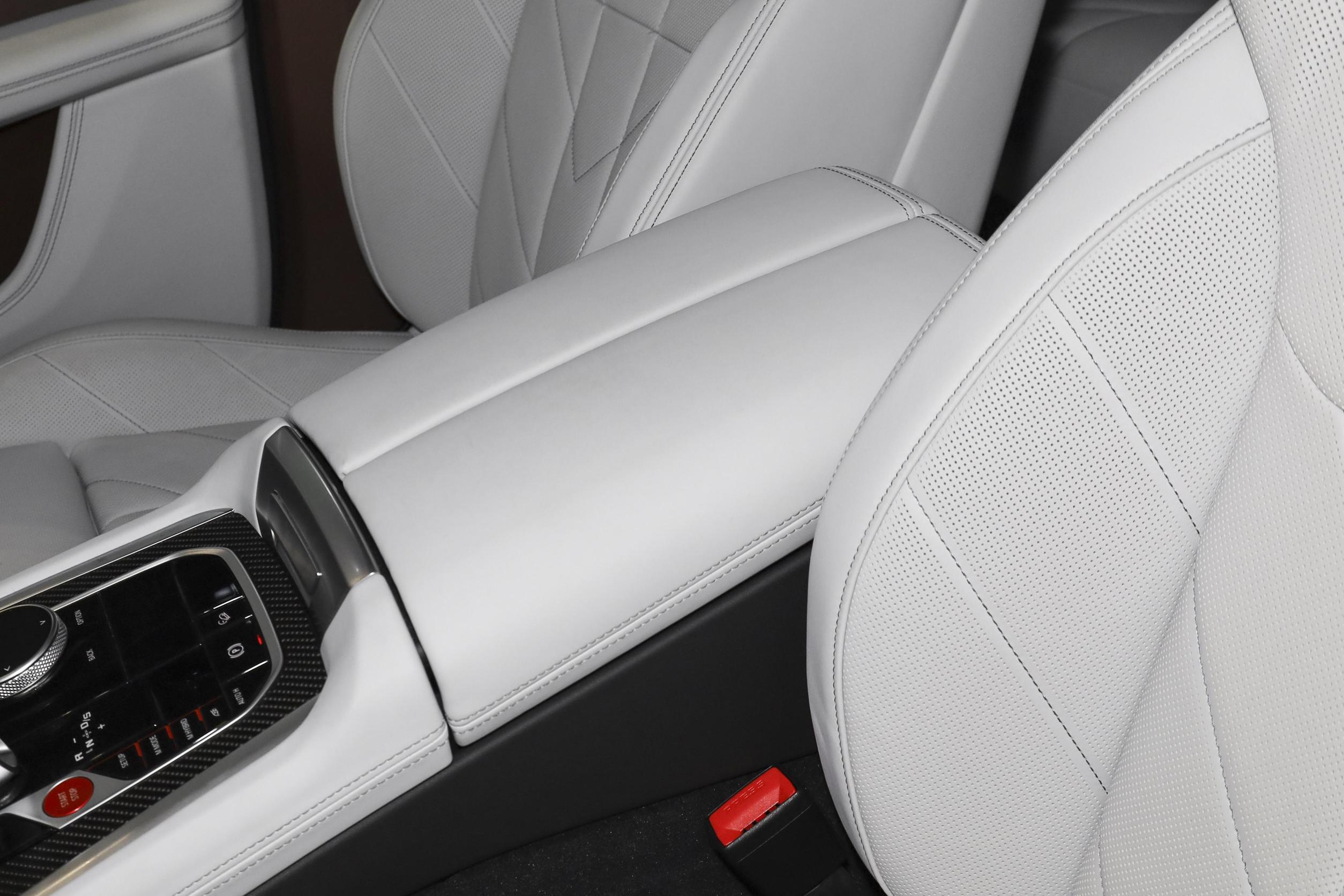 宝马XM 2023款 4.4T 标准型图片_宝马_61/116张图片_汽车空间图库_懂车帝