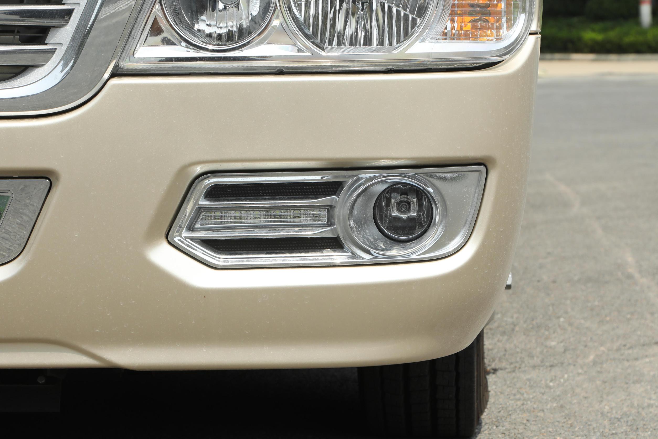 宇通T7 2022款 3.5T汽油定制星宇版35LGTDI图片_宇通客车_1/49张图片_汽车外观图库_懂车帝