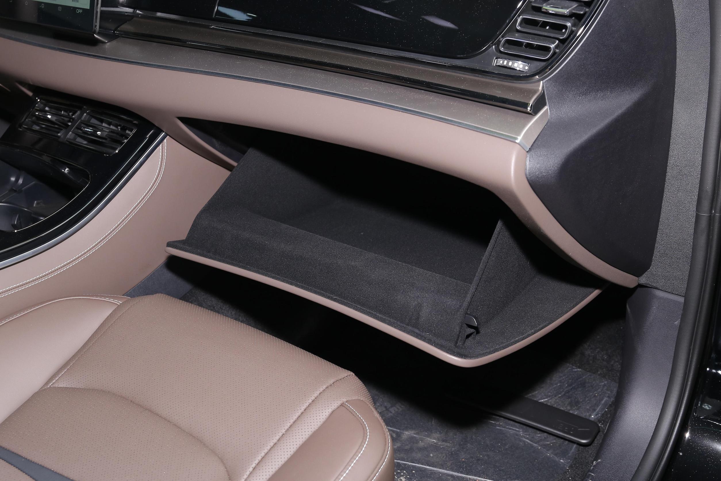 比亚迪e9 2022款 商务版图片_比亚迪_8/45张图片_汽车内饰图库_懂车帝