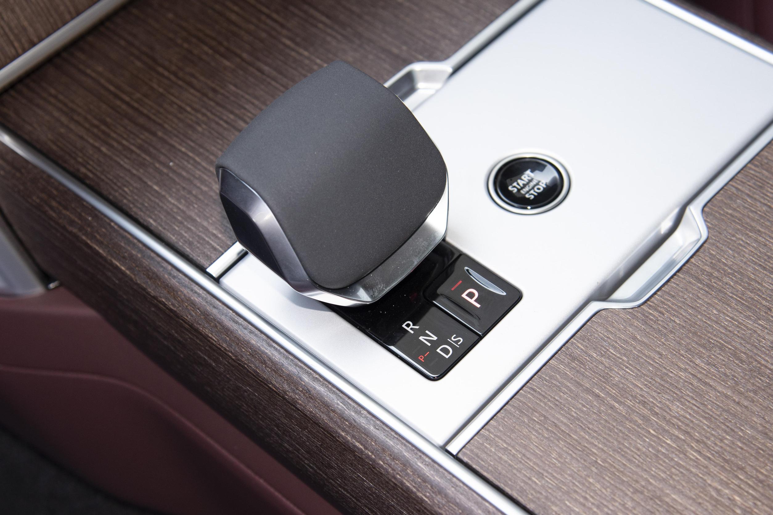 揽胜 2024款 3.0 L6 400PS 创世加长版图片_路虎_9/39张图片_汽车内饰图库_懂车帝