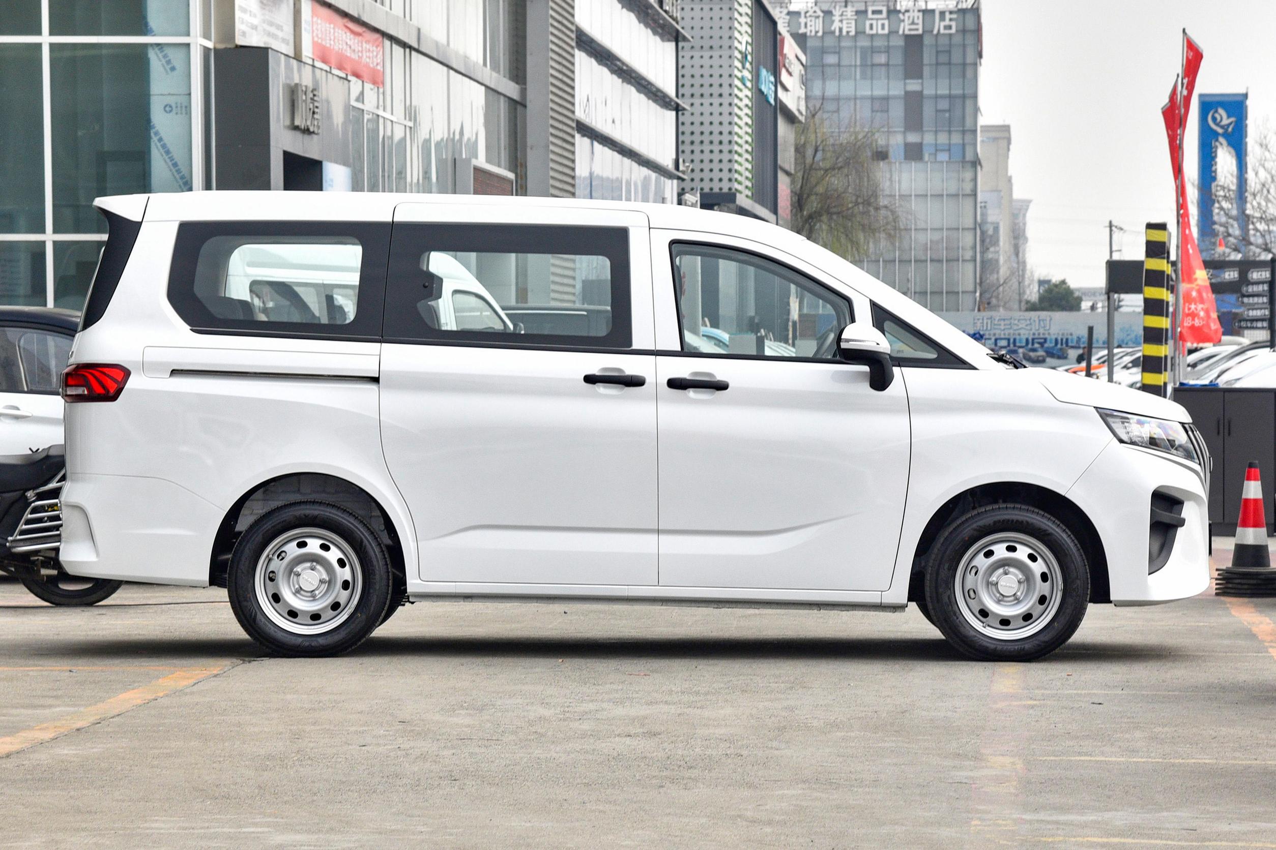 锐胜王牌M7 2023款 1.6L营运版 手动标轴 7座图片_北汽制造_1/49张图片_汽车外观图库_懂车帝