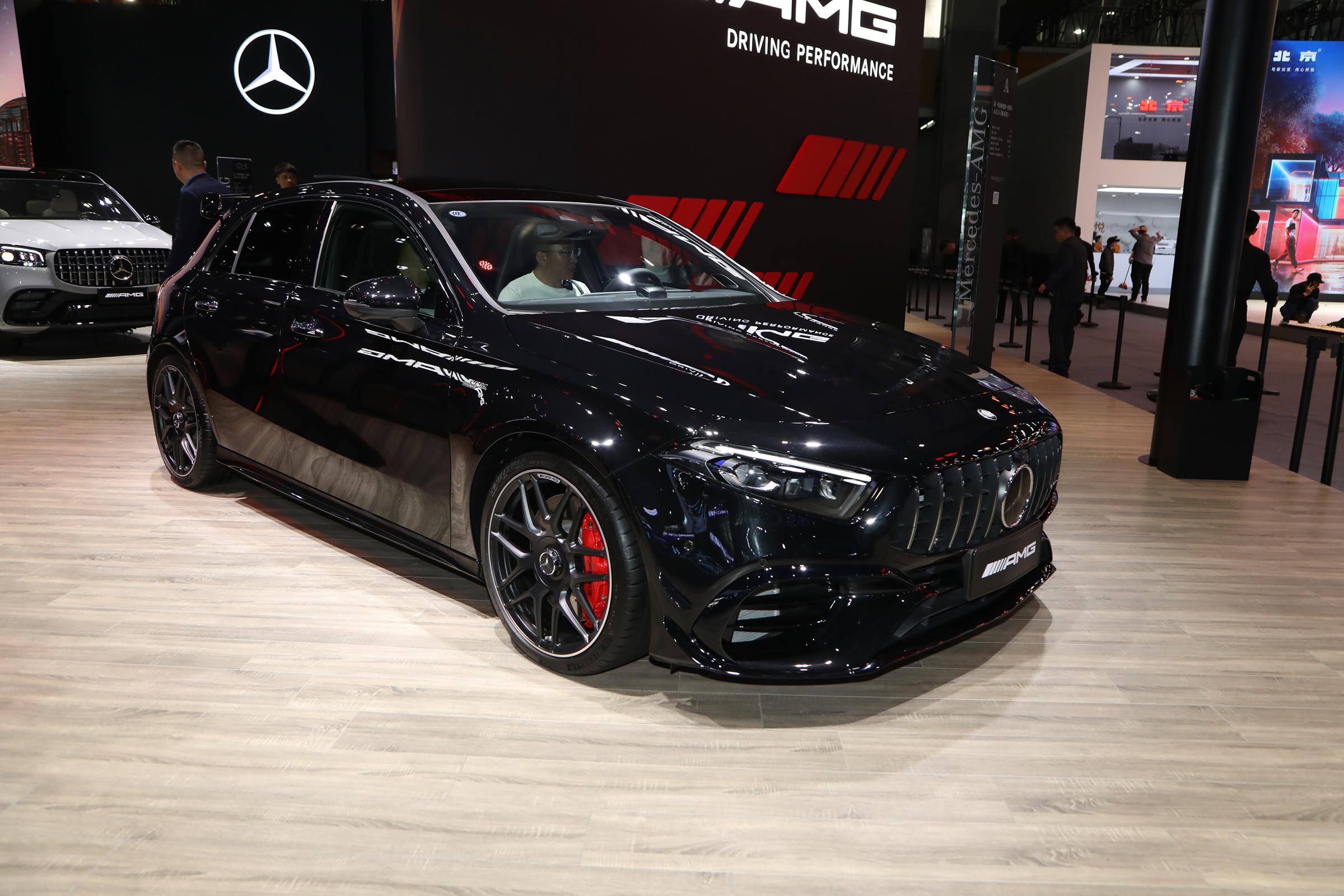 奔驰A级AMG(进口) 2024款 AMG A 45 S 4MATIC+图片_奔驰_12/55张图片_汽车车展图库_懂车帝
