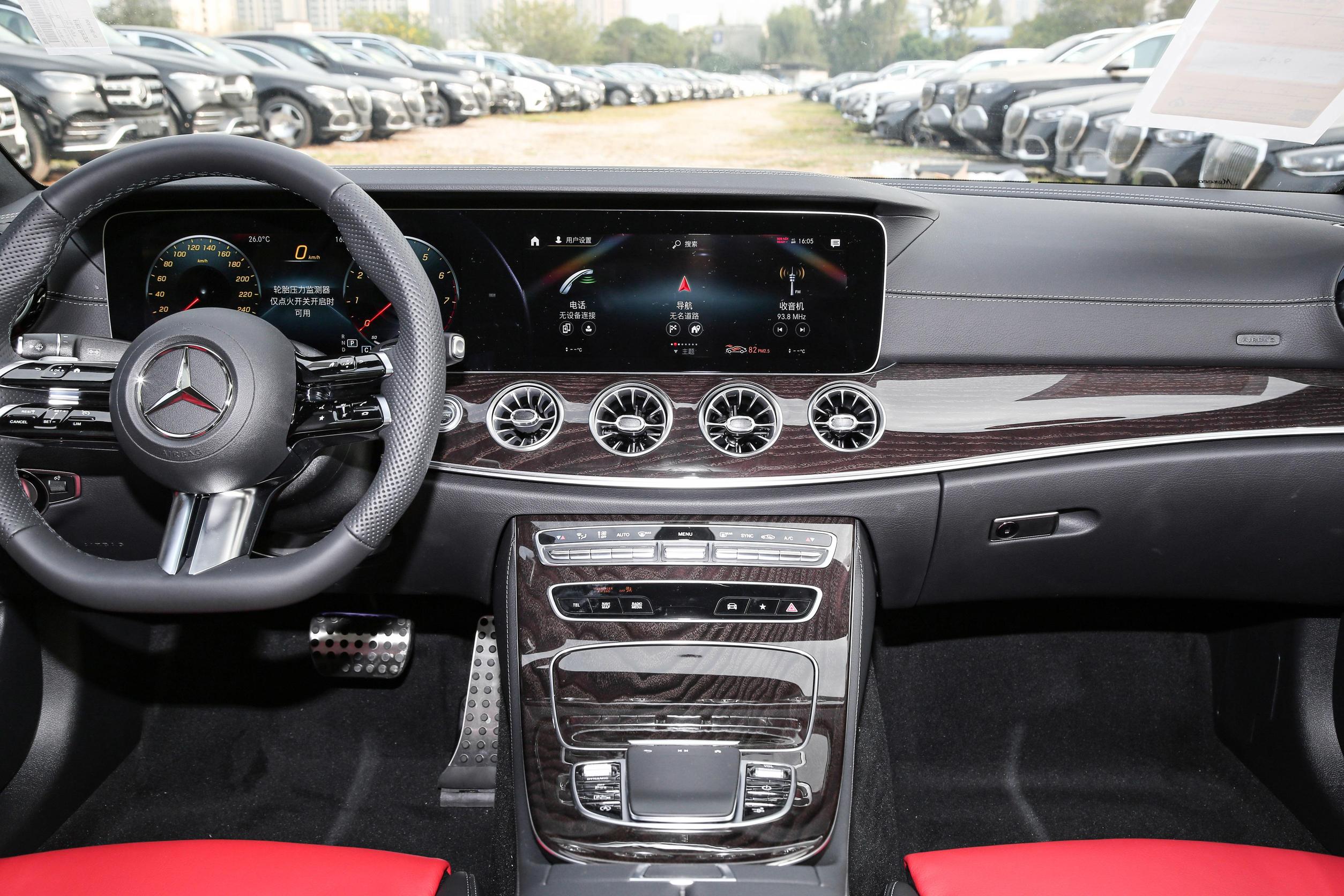 奔驰E级(进口) 2023款 E 260 轿跑车图片_奔驰_1/110张图片_汽车内饰图库_懂车帝