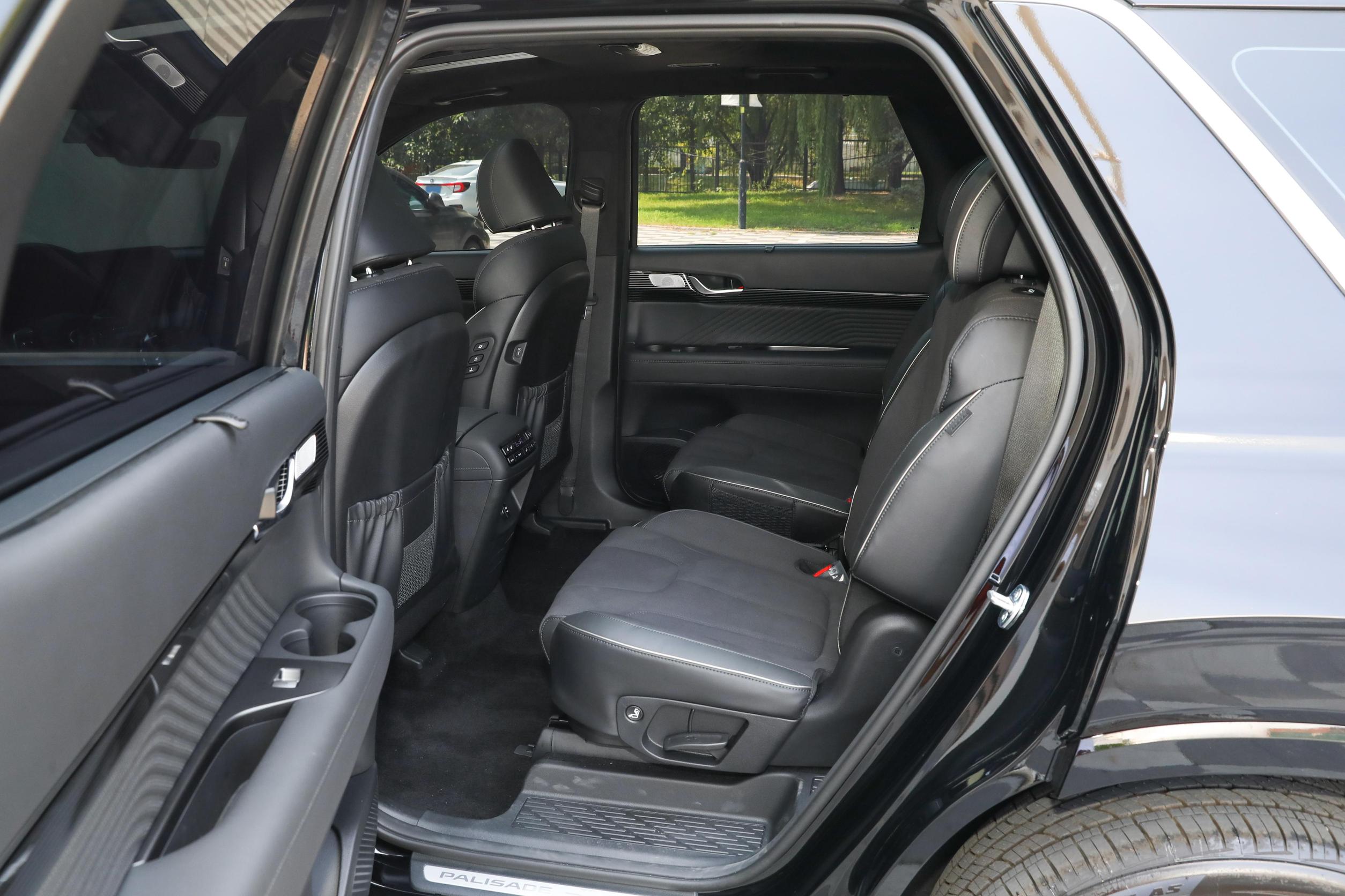 帕里斯帝 2023款 3.5L 自动四驱鉴赏家黑骑士版图片_现代_23/73张图片_汽车空间图库_懂车帝