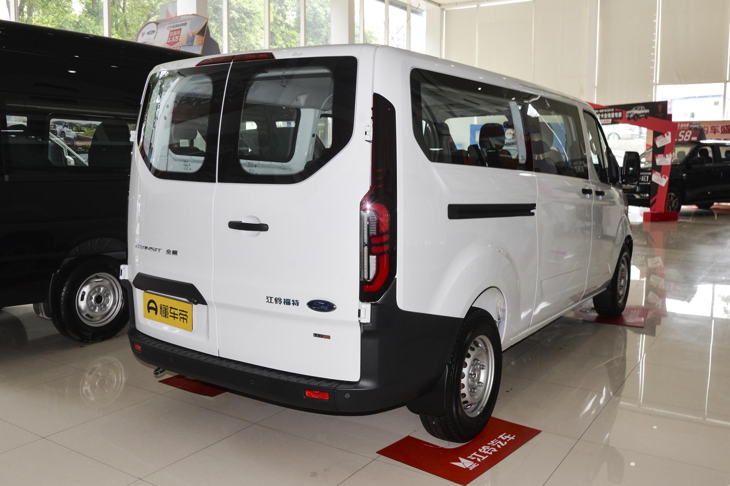 全顺 2023款 V362 2.0T柴油手动多功能商用车中轴低顶5/6座国VI图片_福特_5/61张图片_汽车外观图库_懂车帝