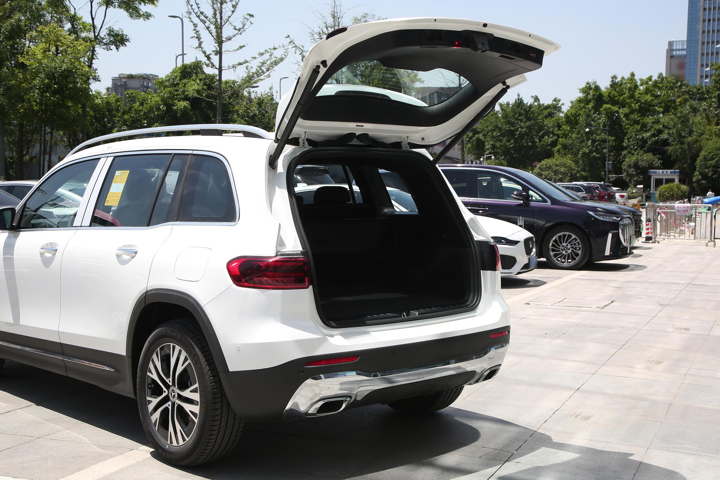 奔驰GLB 2024款 改款 GLB 220 动感型图片_奔驰_35/122张图片_汽车空间图库_懂车帝