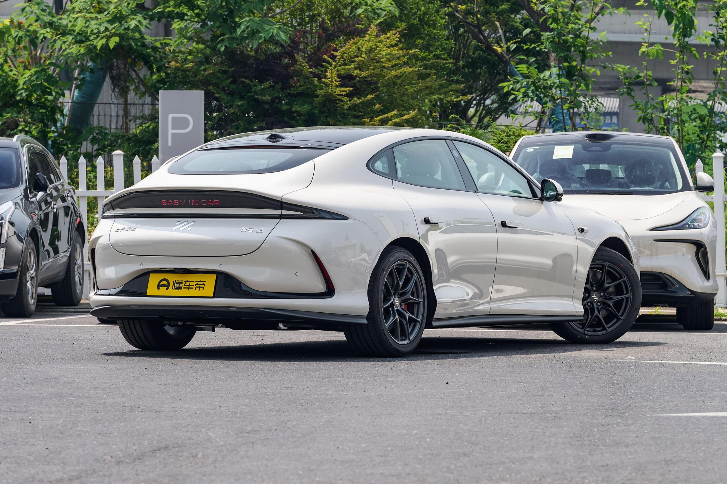 智己L6 2024款 Max标准版 75kWh图片_智己汽车_4/199张图片_汽车外观图库_懂车帝