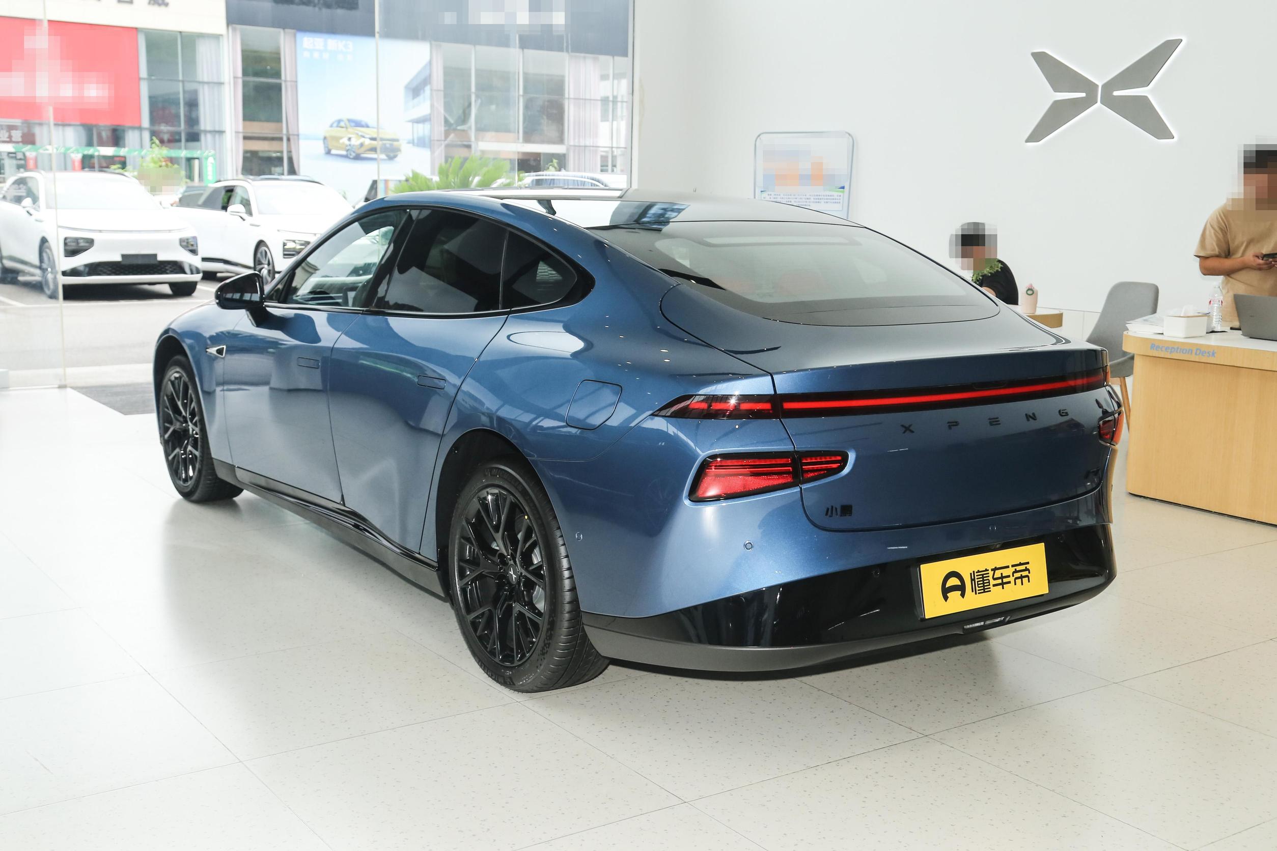 小鹏P7 2024款 P7i 702 Max鹏翼版图片_小鹏汽车_5/153张图片_汽车外观图库_懂车帝