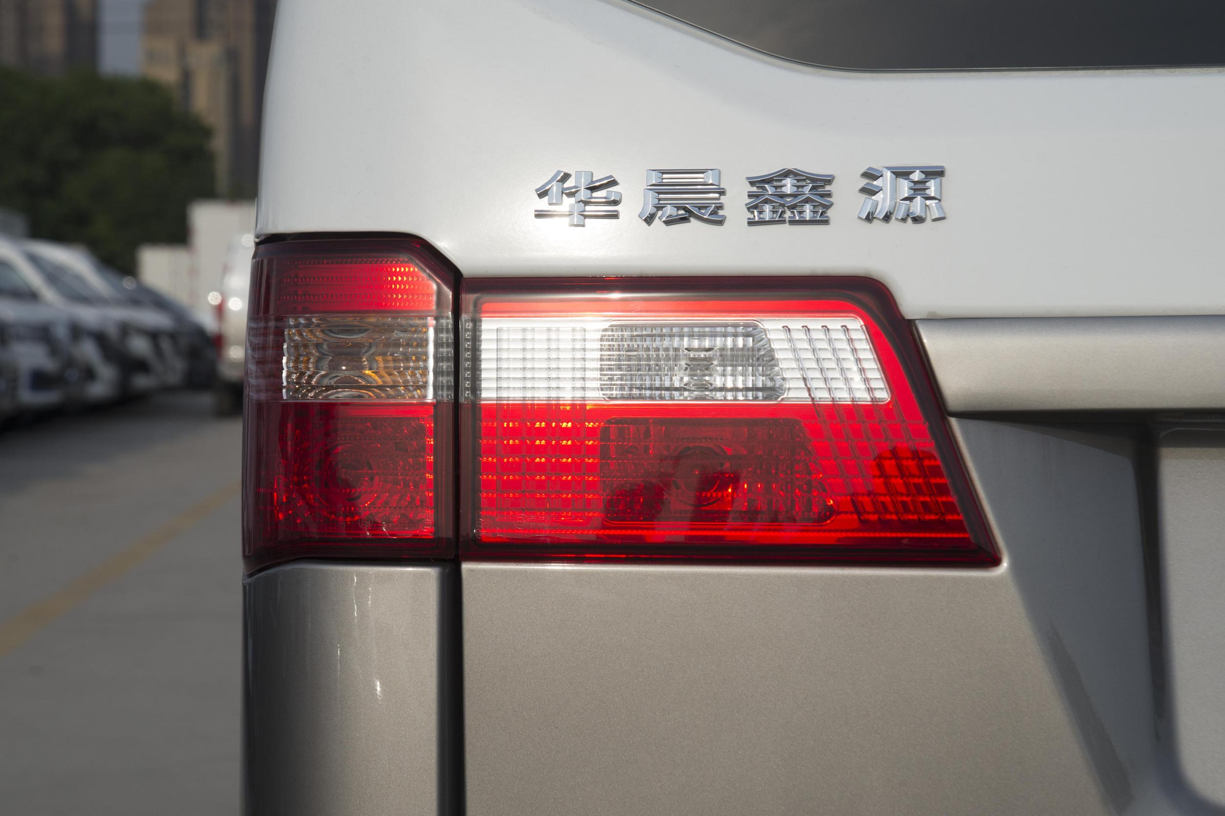 小海狮X30 2023款 1.5L CNG财富型客车5/6/7座无空调版图片_金杯_3/66张图片_汽车外观图库_懂车帝