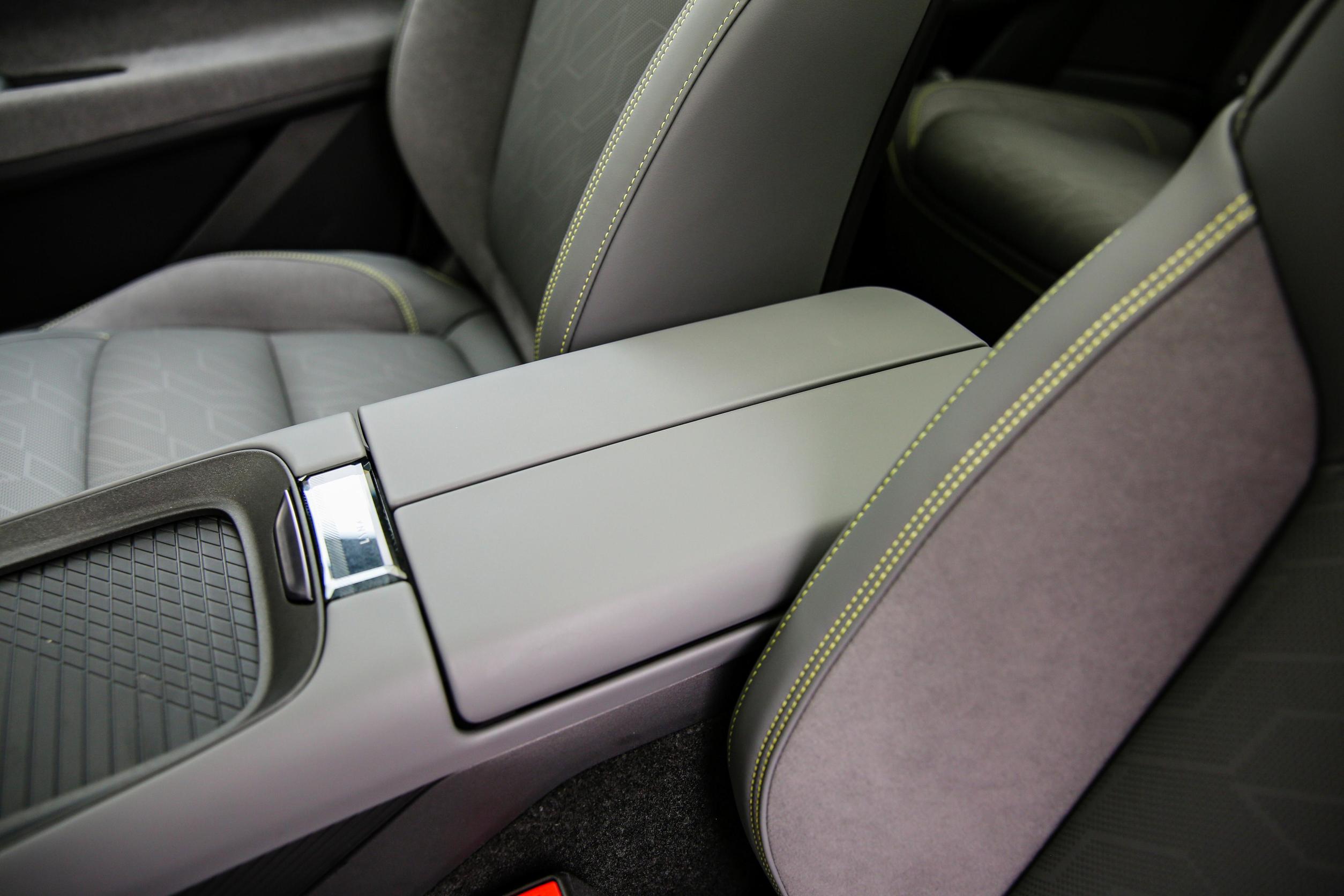 领克08 EM-P 2023款 220四驱性能Halo图片_领克_39/92张图片_汽车空间图库_懂车帝