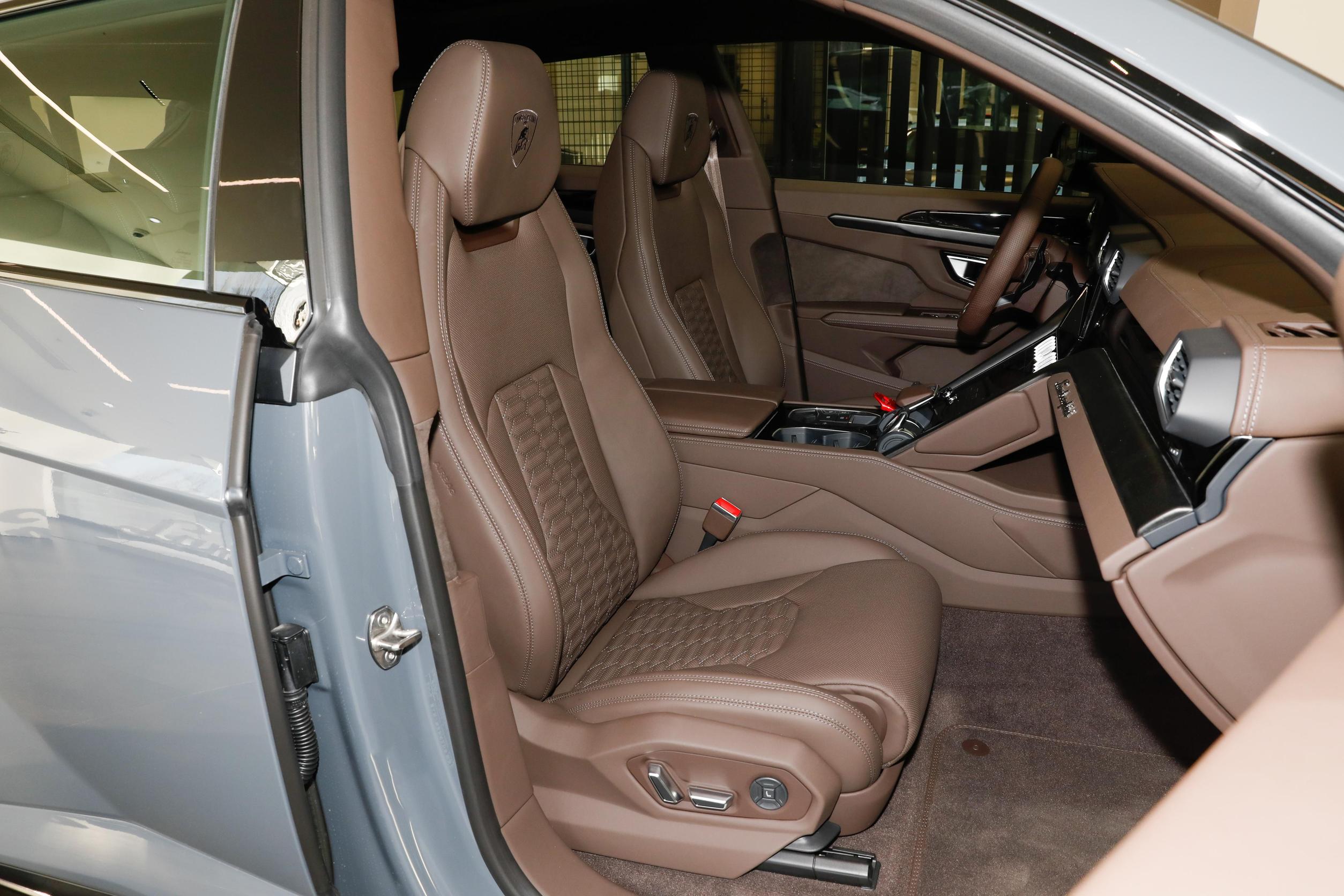 Urus 2023款 4.0T V8 S图片_兰博基尼_31/56张图片_汽车空间图库_懂车帝