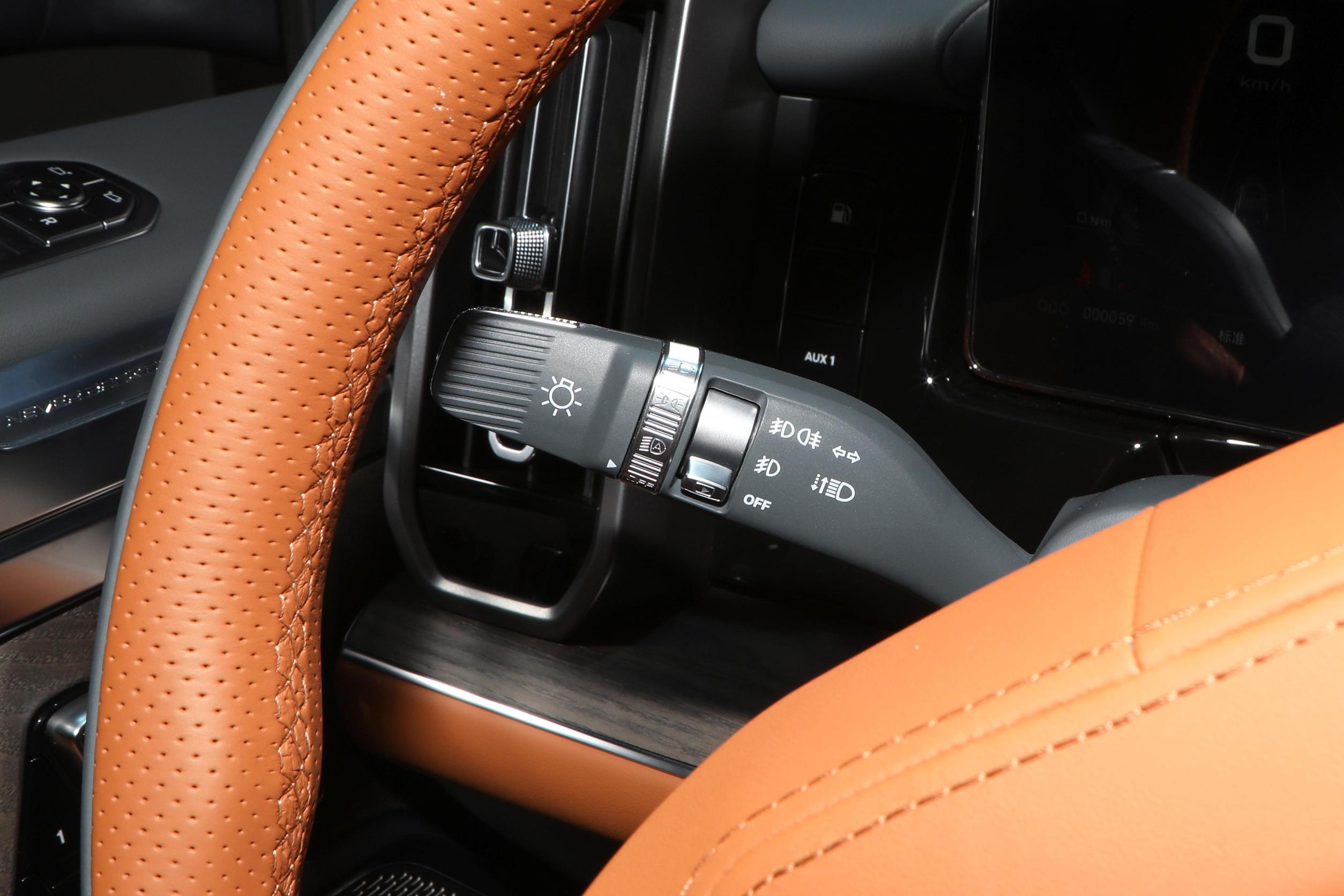 猛士917 2023款 增程版图片_猛士_3/63张图片_汽车内饰图库_懂车帝