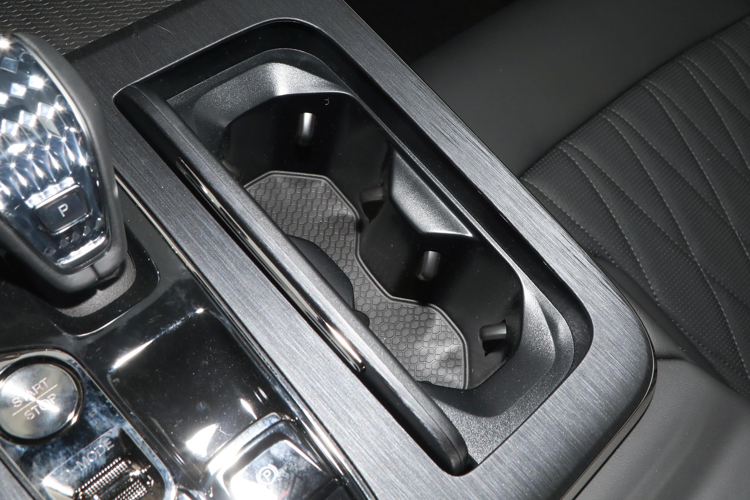 传祺GS8 2024款 双擎系列 2.0TM 混动四驱尊贵版图片_广汽传祺_26/54张图片_汽车空间图库_懂车帝