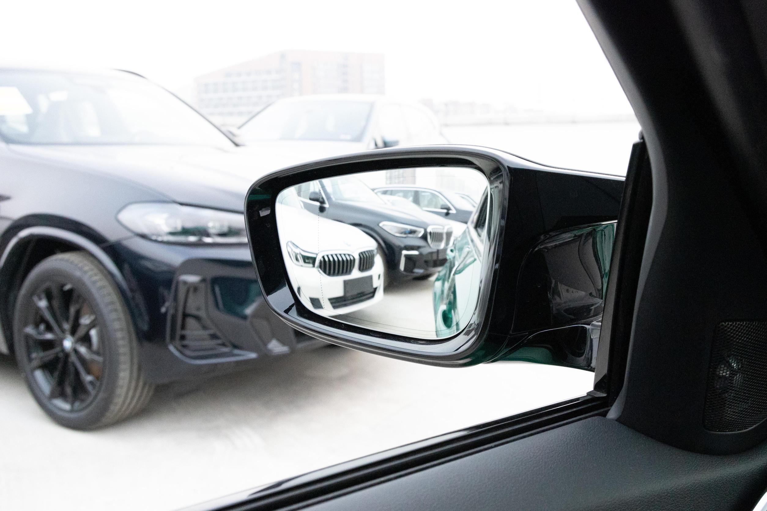 宝马M3 2023款 M3四门轿车 雷霆版图片_宝马_3/84张图片_汽车外观图库_懂车帝