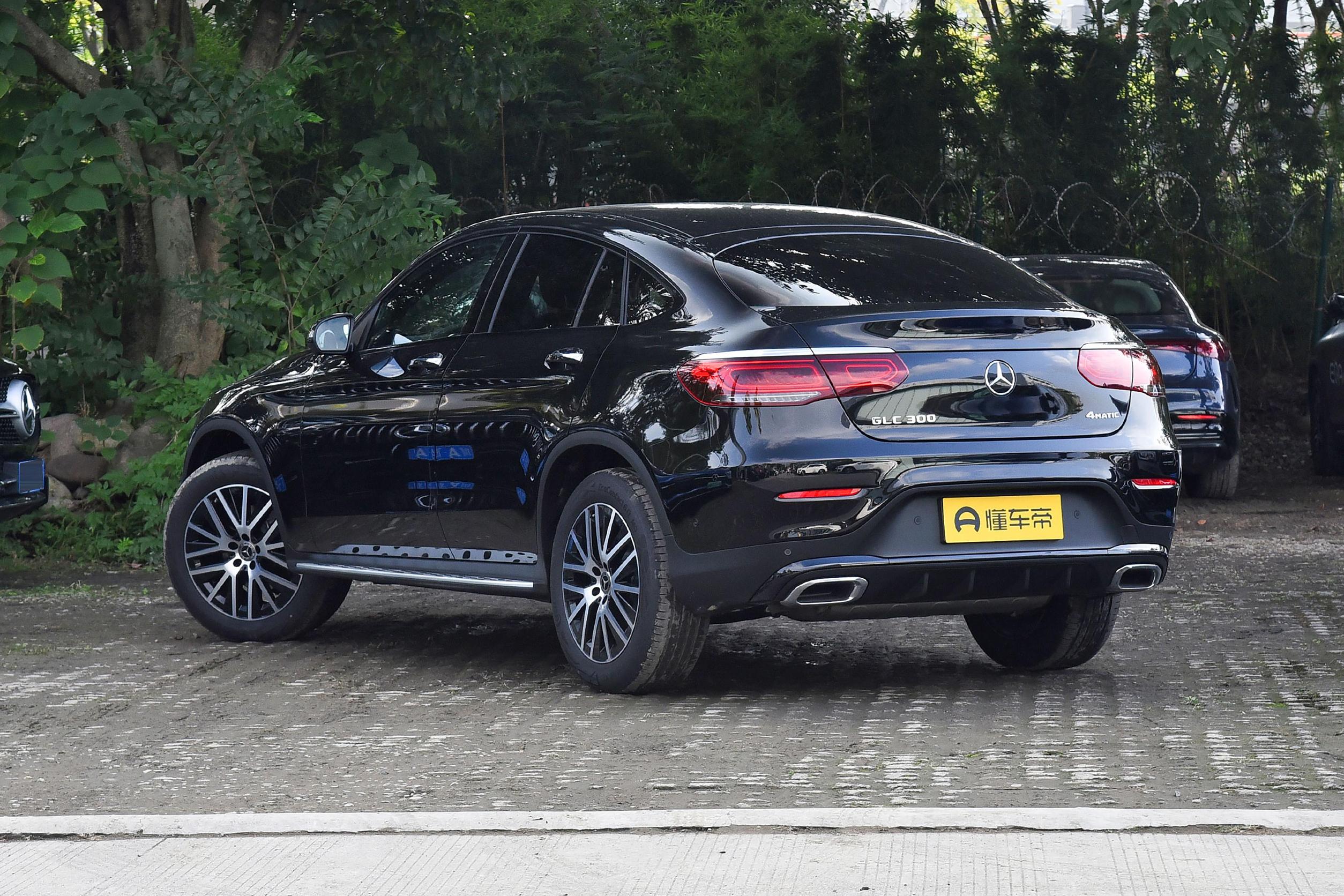 奔驰GLC轿跑 2023款 GLC 300 4MATIC 轿跑SUV图片_奔驰_10/128张图片_汽车外观图库_懂车帝