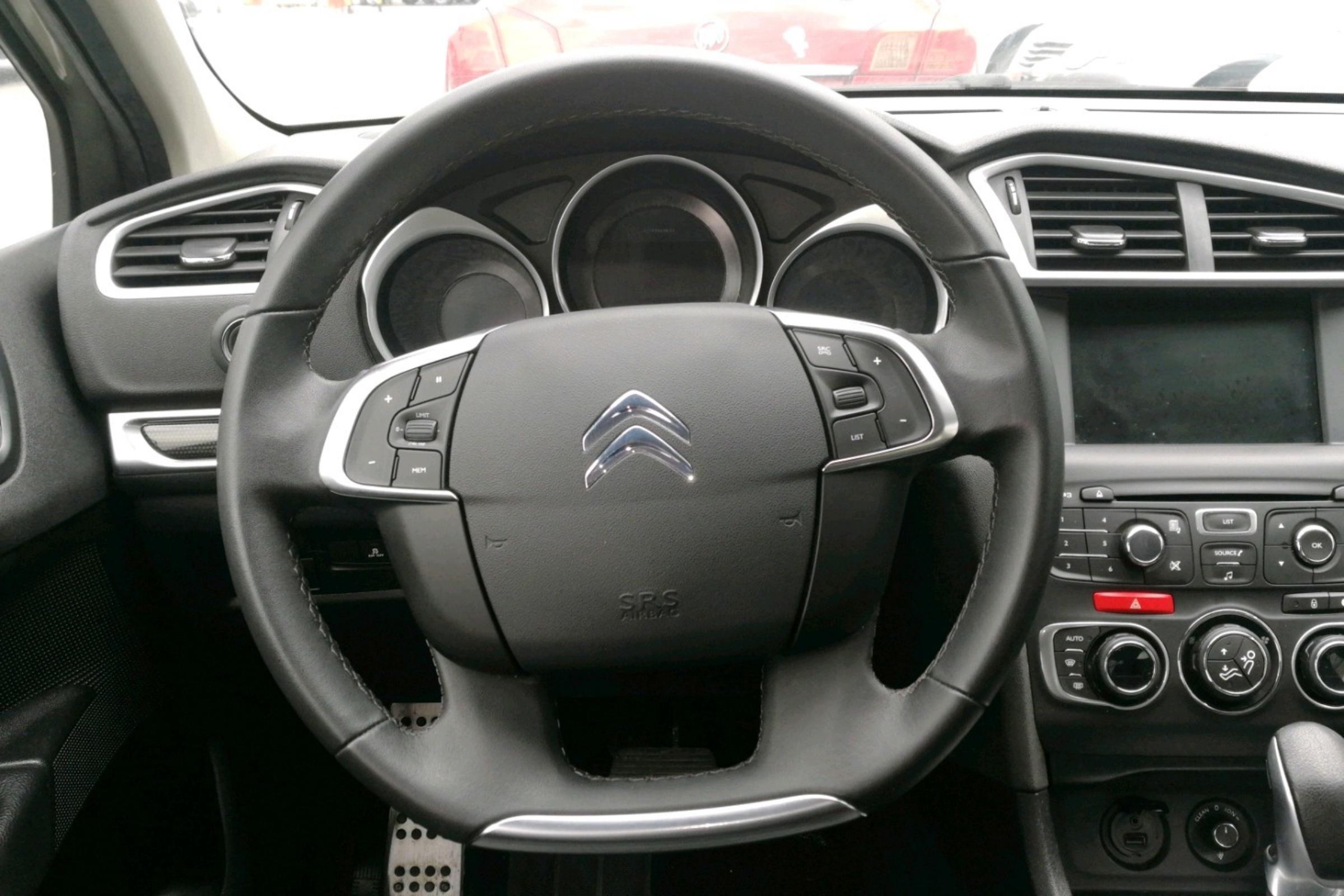 雪铁龙C4L 2014款 1.8L 车载互联版 自动劲智型图片_雪铁龙_8/8张图片_汽车内饰图库_懂车帝