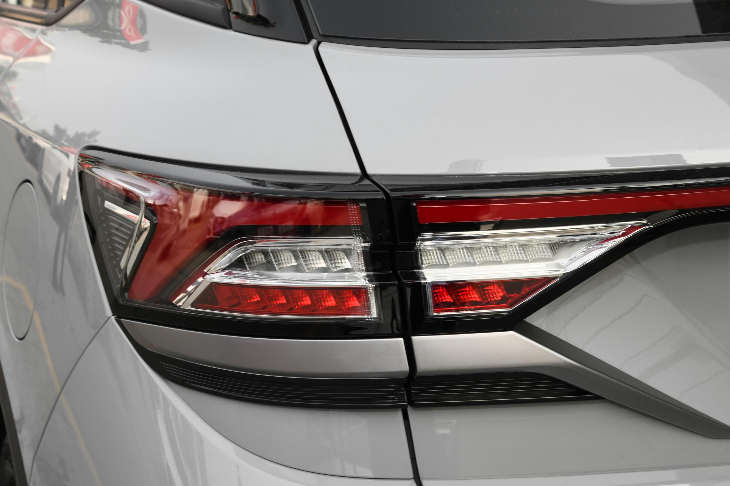 东风风神AX7 2022款 马赫版 1.5T DCT DF51图片_东风风神_31/60张图片_汽车外观图库_懂车帝