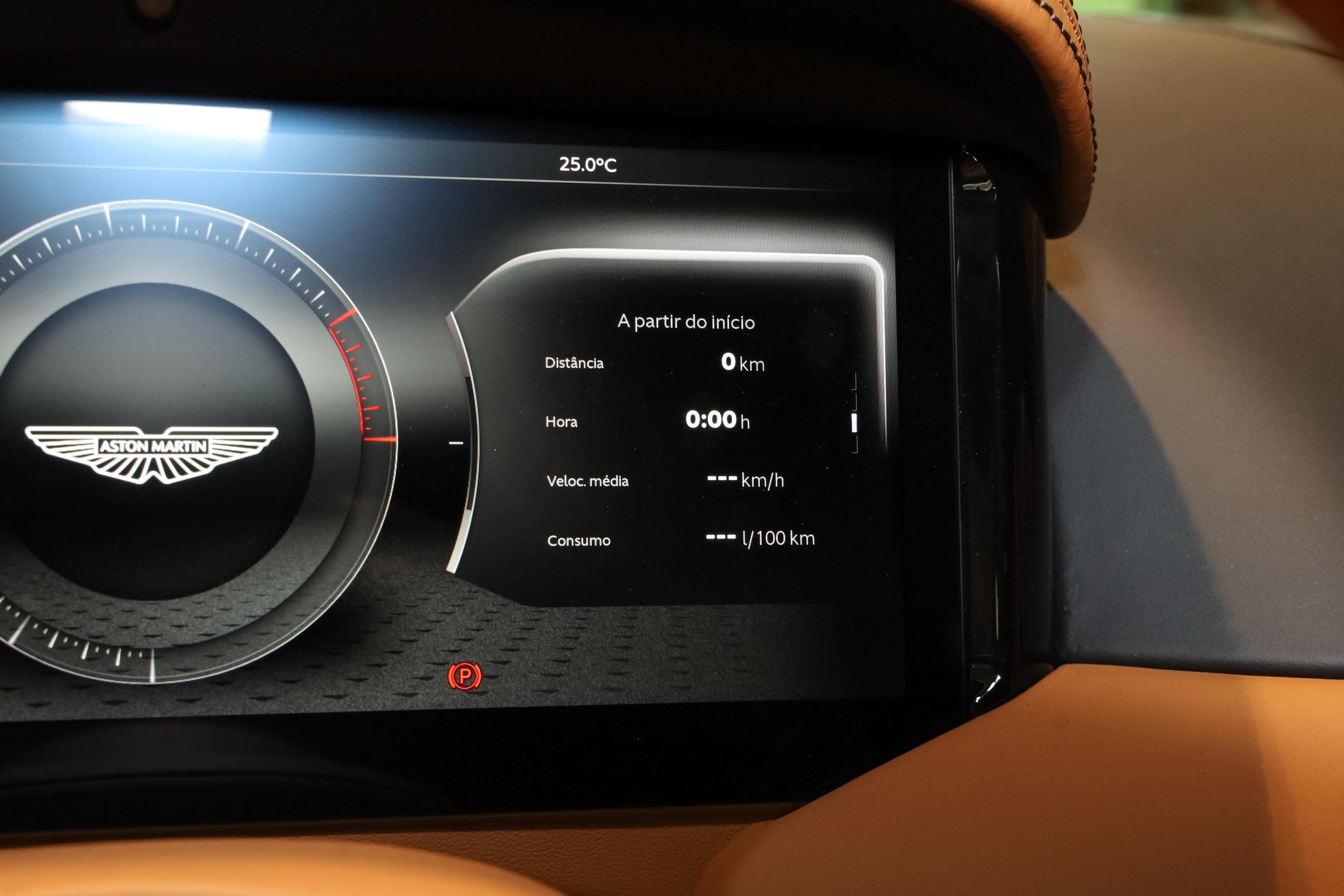 阿斯顿·马丁DB12 2024款 4.0T V8图片_阿斯顿·马丁_4/44张图片_汽车内饰图库_懂车帝