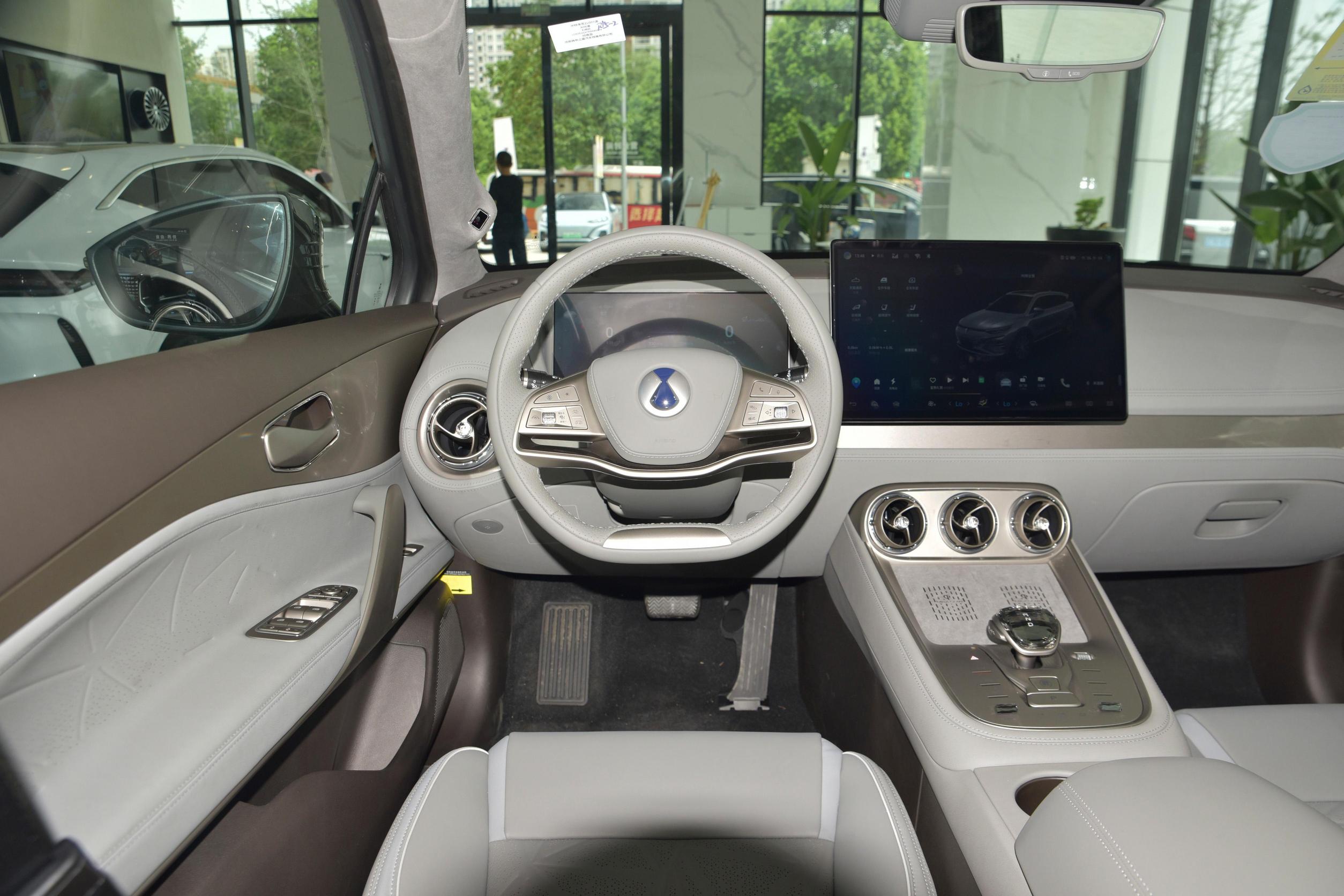 腾势N8 DM-p 2023款 四驱超混旗舰七座版图片_腾势_1/44张图片_汽车内饰图库_懂车帝