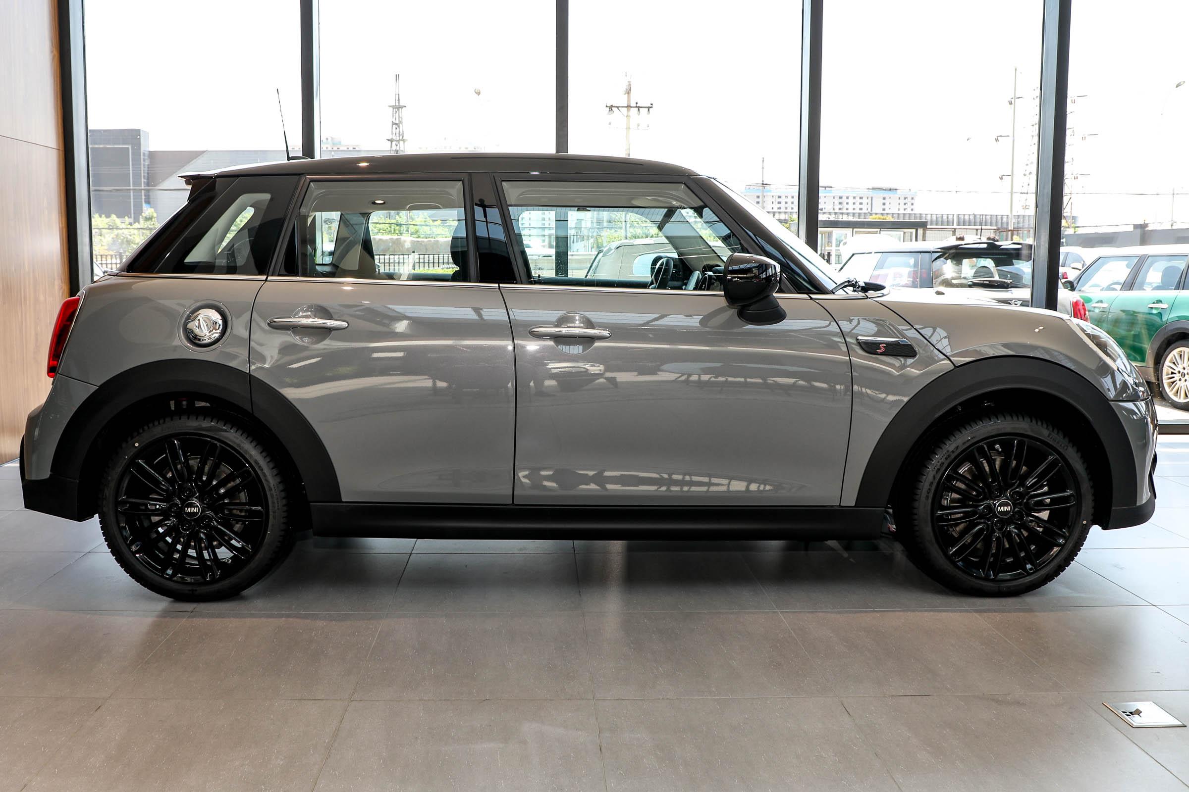 MINI 2022款 2.0T COOPER S 经典派 五门版图片_MINI_9/100张图片_汽车外观图库_懂车帝