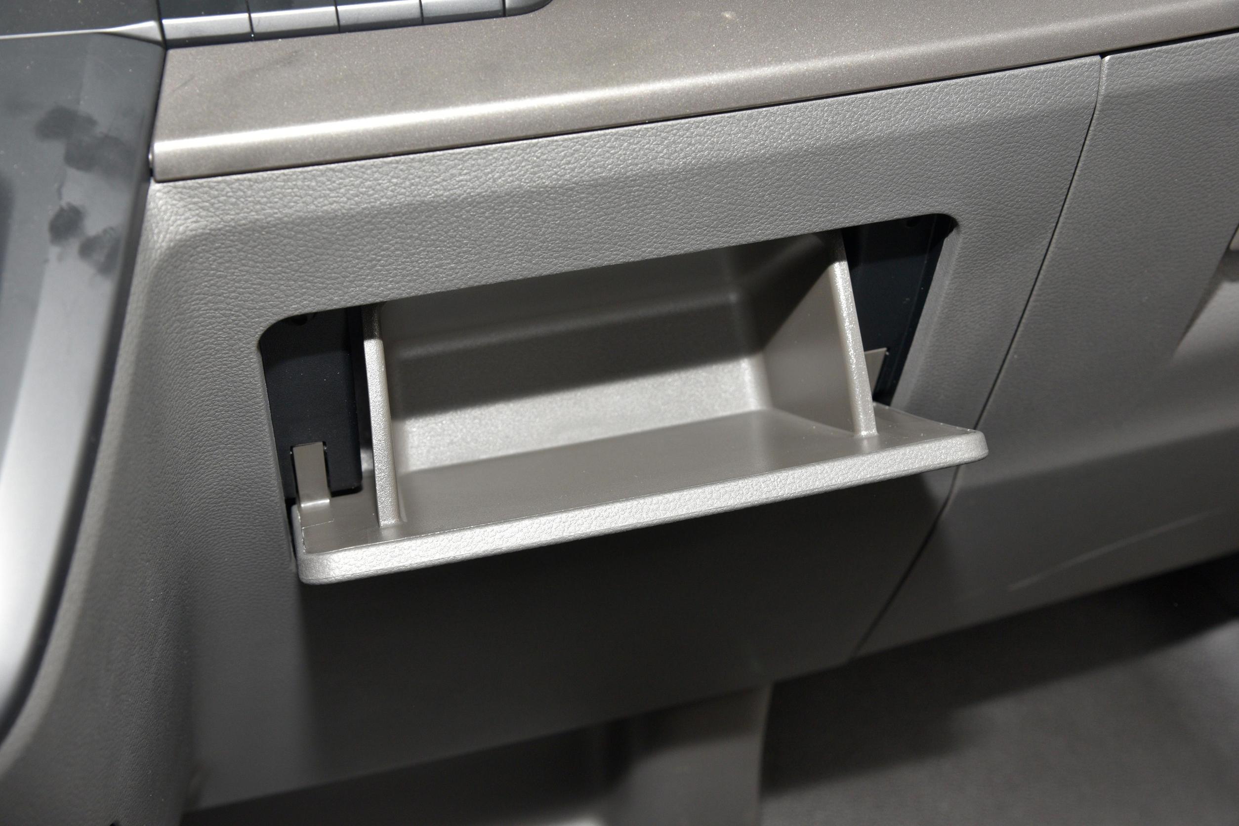 全顺 2023款 V362 2.0T柴油手动多功能商用车短轴低顶5/6座国VI图片_福特_22/44张图片_汽车内饰图库_懂车帝