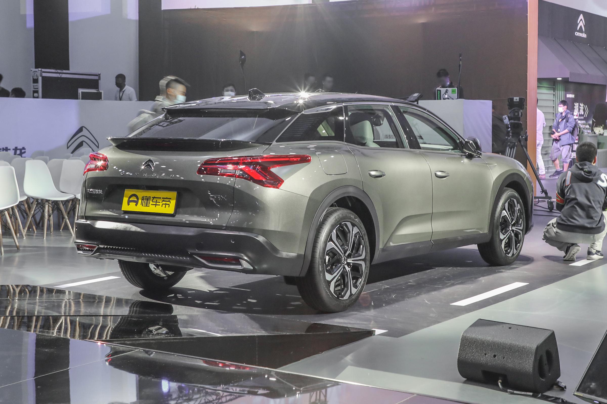 凡尔赛C5 X 2021款 1.6T 耀不凡图片_雪铁龙_113/132张图片_汽车外观图库_懂车帝